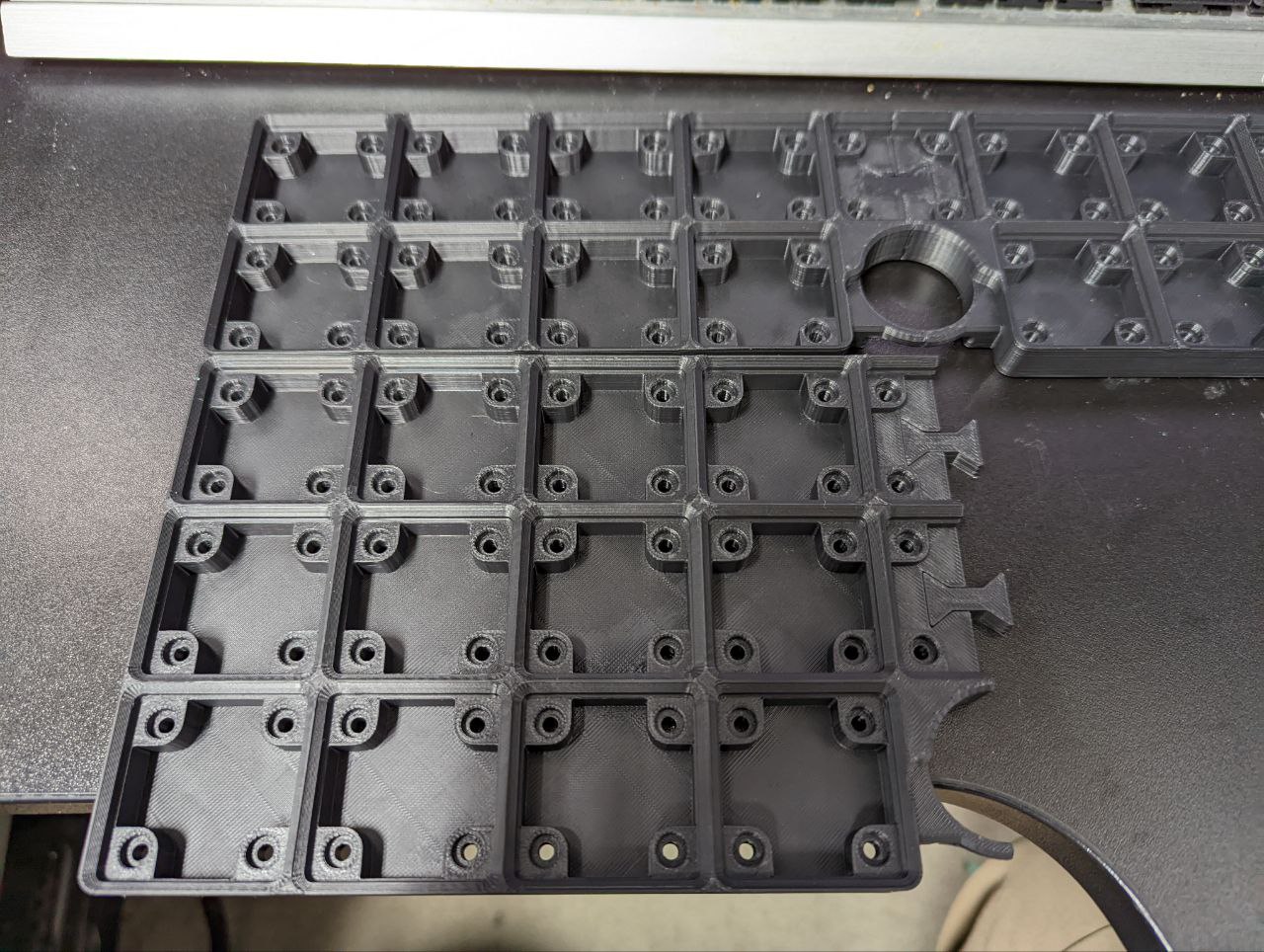 Bambu Labs X1 Carbon - Gridfinity Base Plate by aonomus | Download free ...