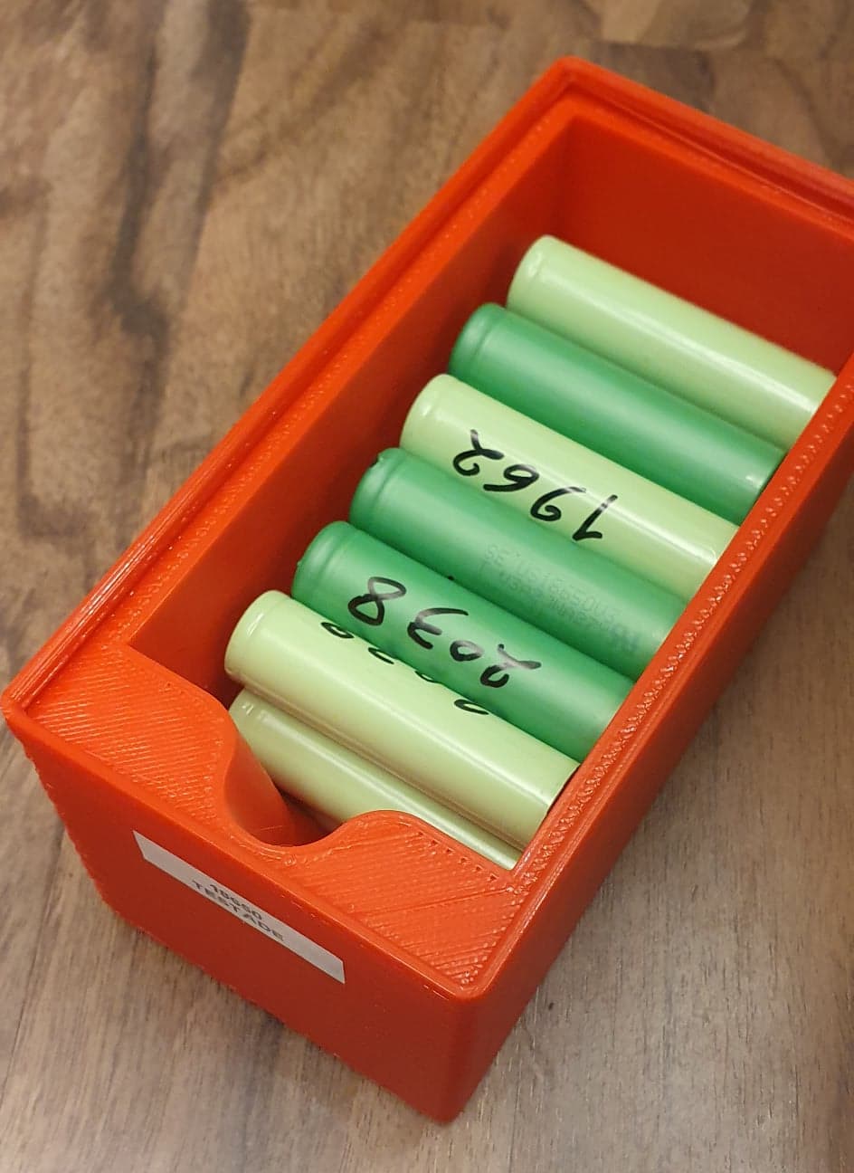 gridfinity bin for 18650 cells 2x4 by Simon Lundell | Download free STL ...