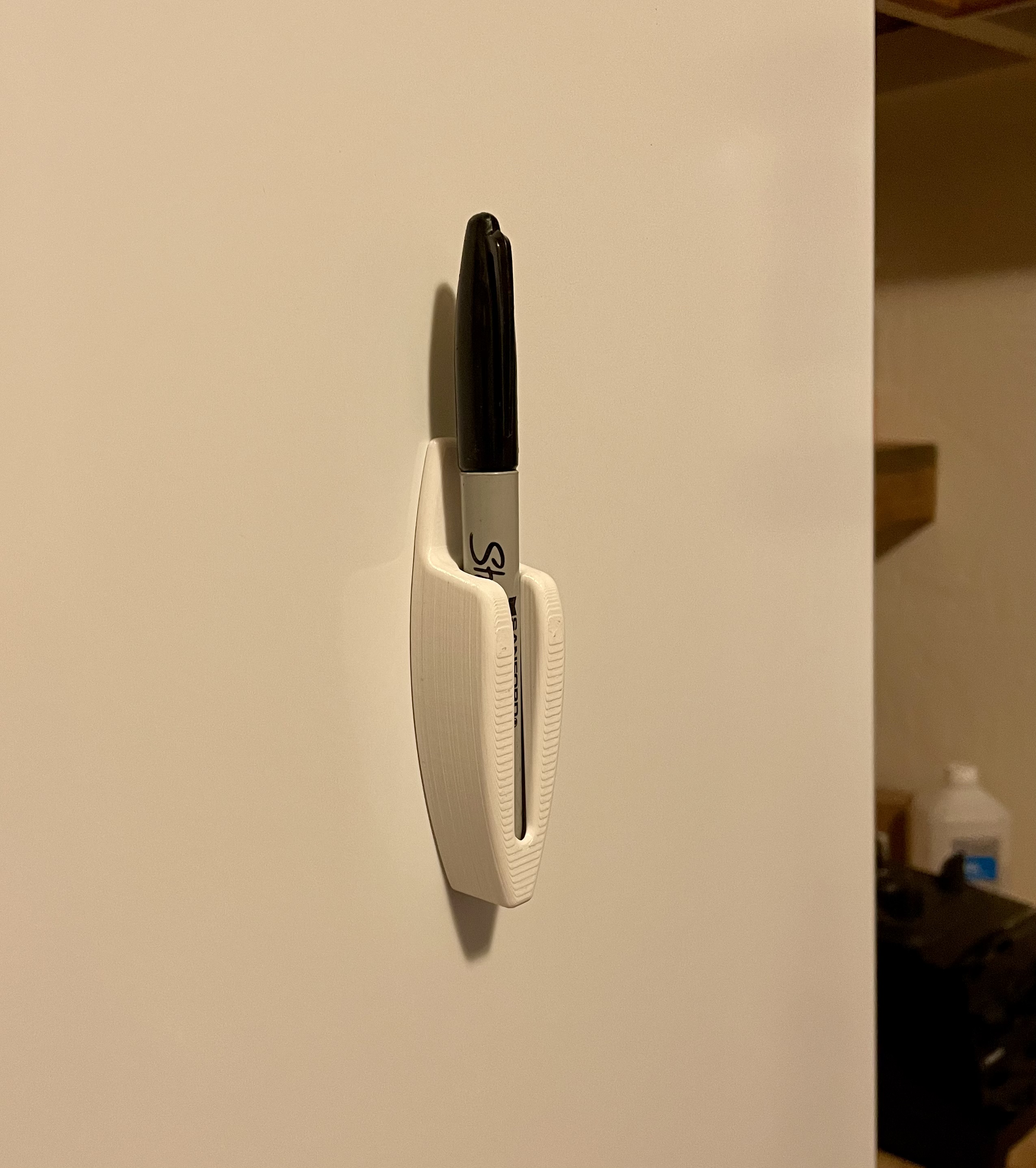 Magnetic Sharpie Holder by AzJake | Download free STL model ...
