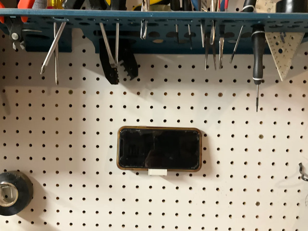 iPad and iPhone peg board stand by SpaceFinder | Download free STL ...