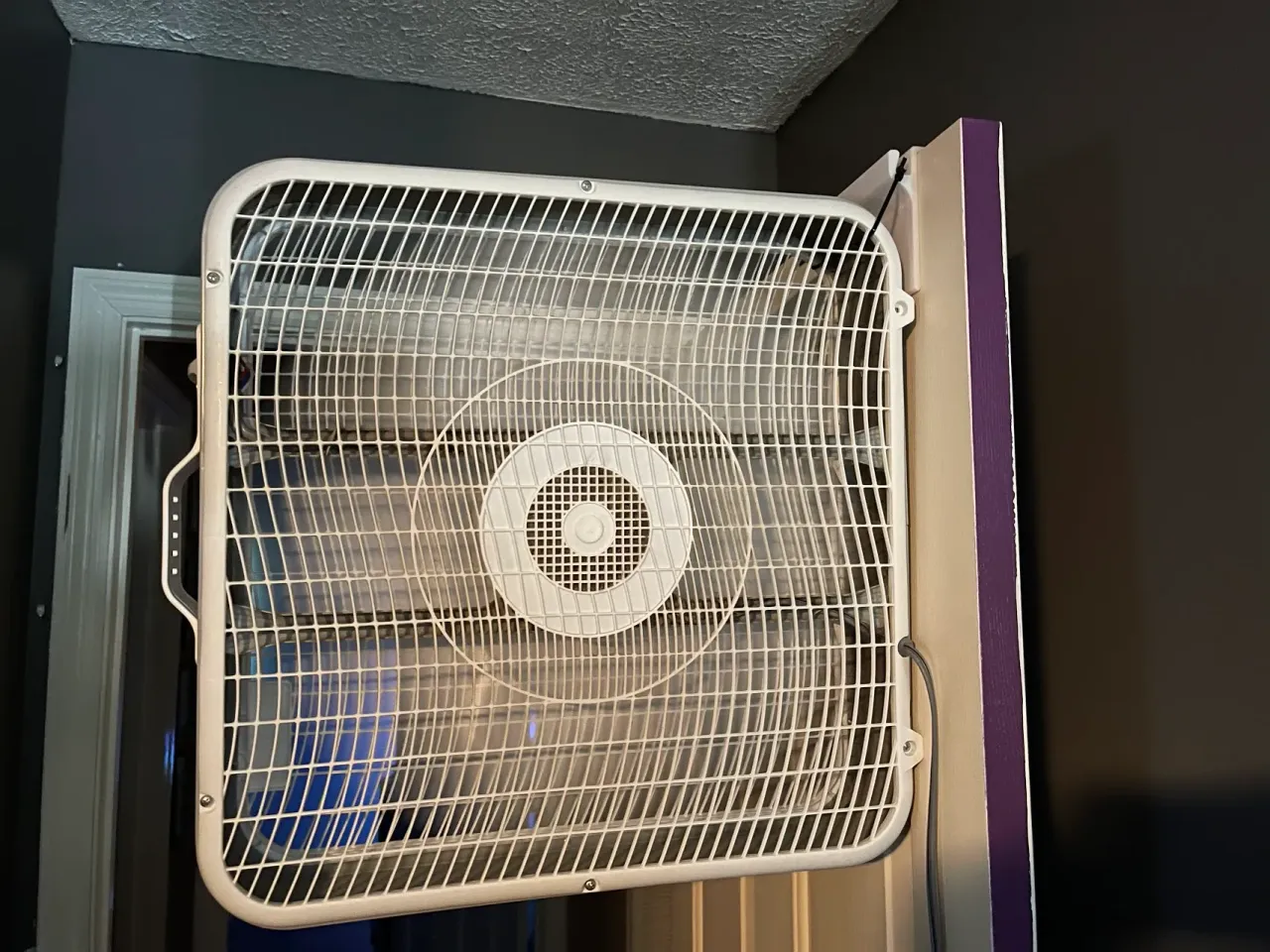 Door hanger for box fan by Liwanu | Download free STL model ...