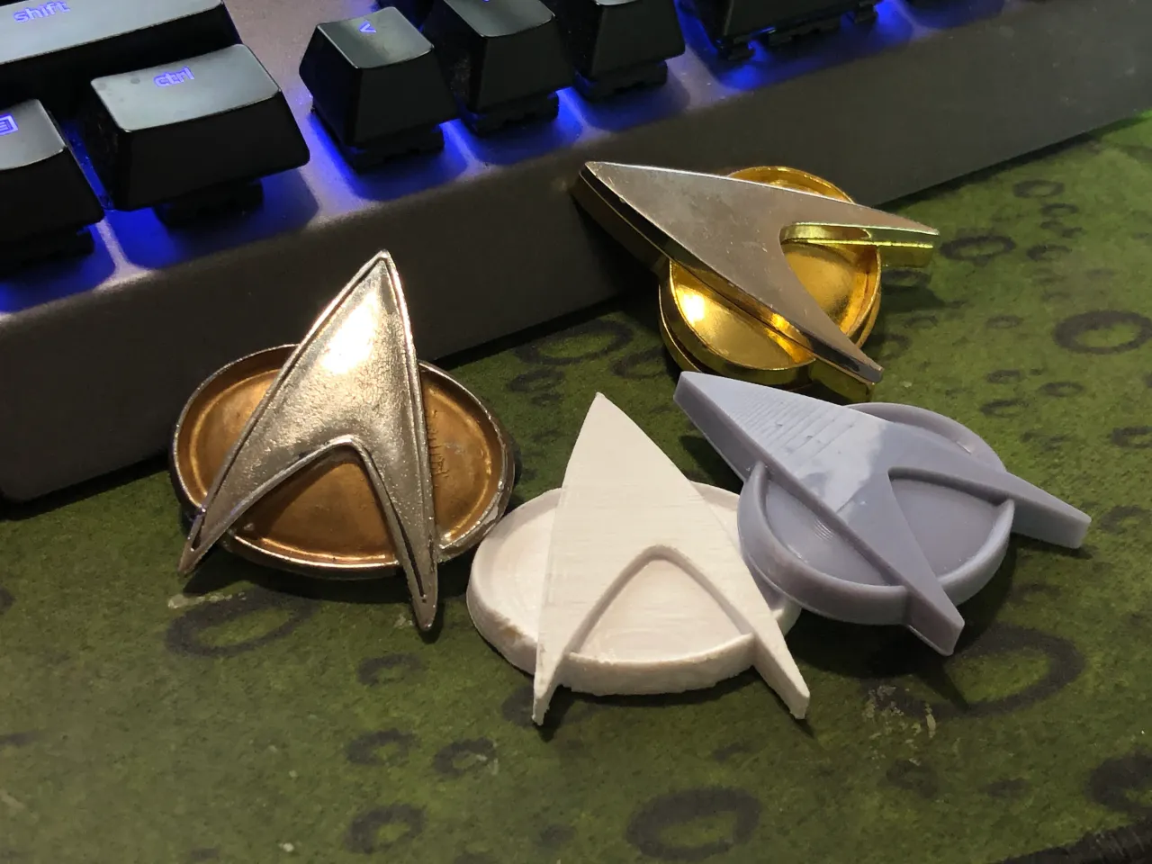 Somewhat Accurate TNG Starfleet Combadge V1 - 2360s by Casey Billadeau | Download free STL model ...
