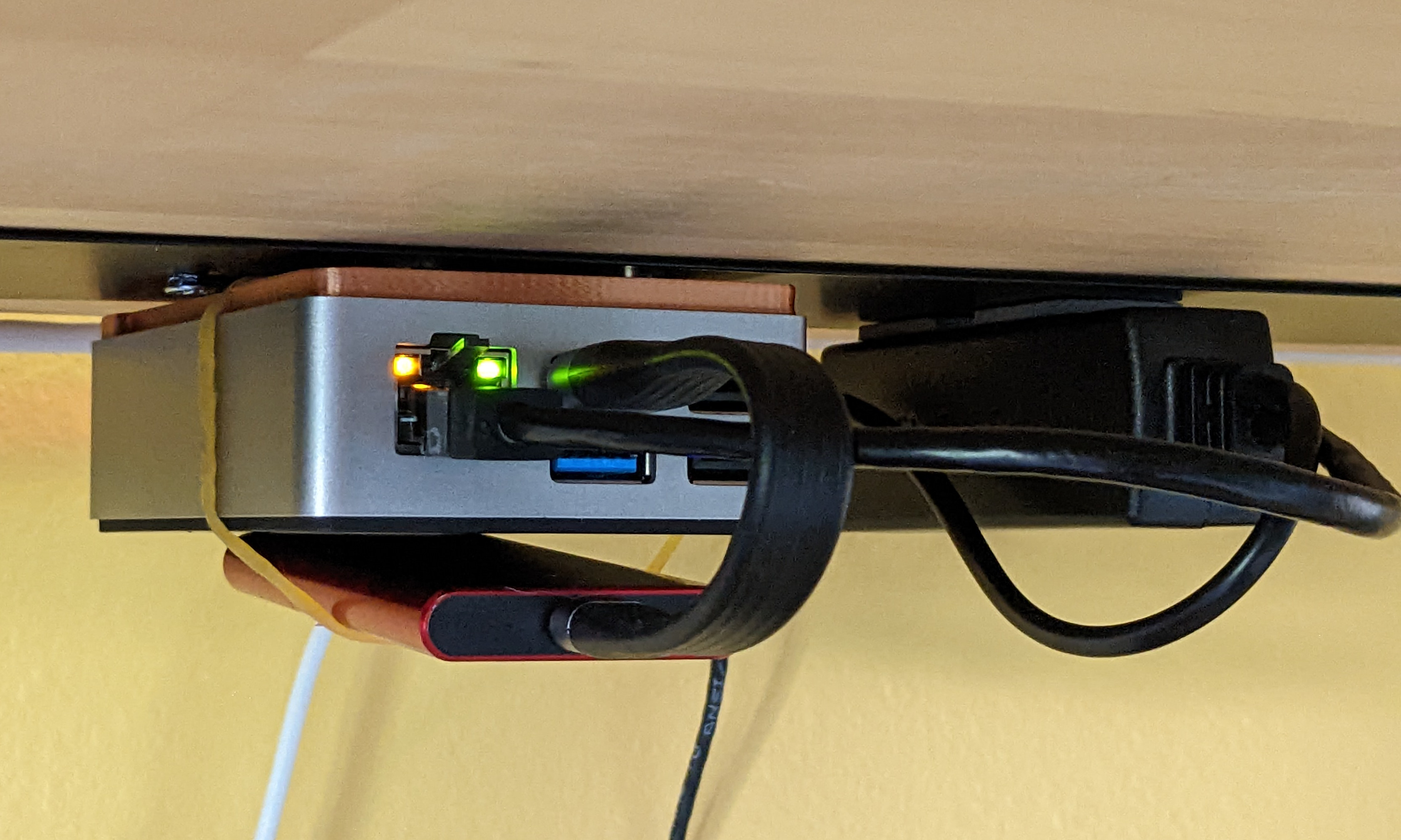 Magnetic mount for Flirc Raspberry Pi 4 case by melgish | Download free ...