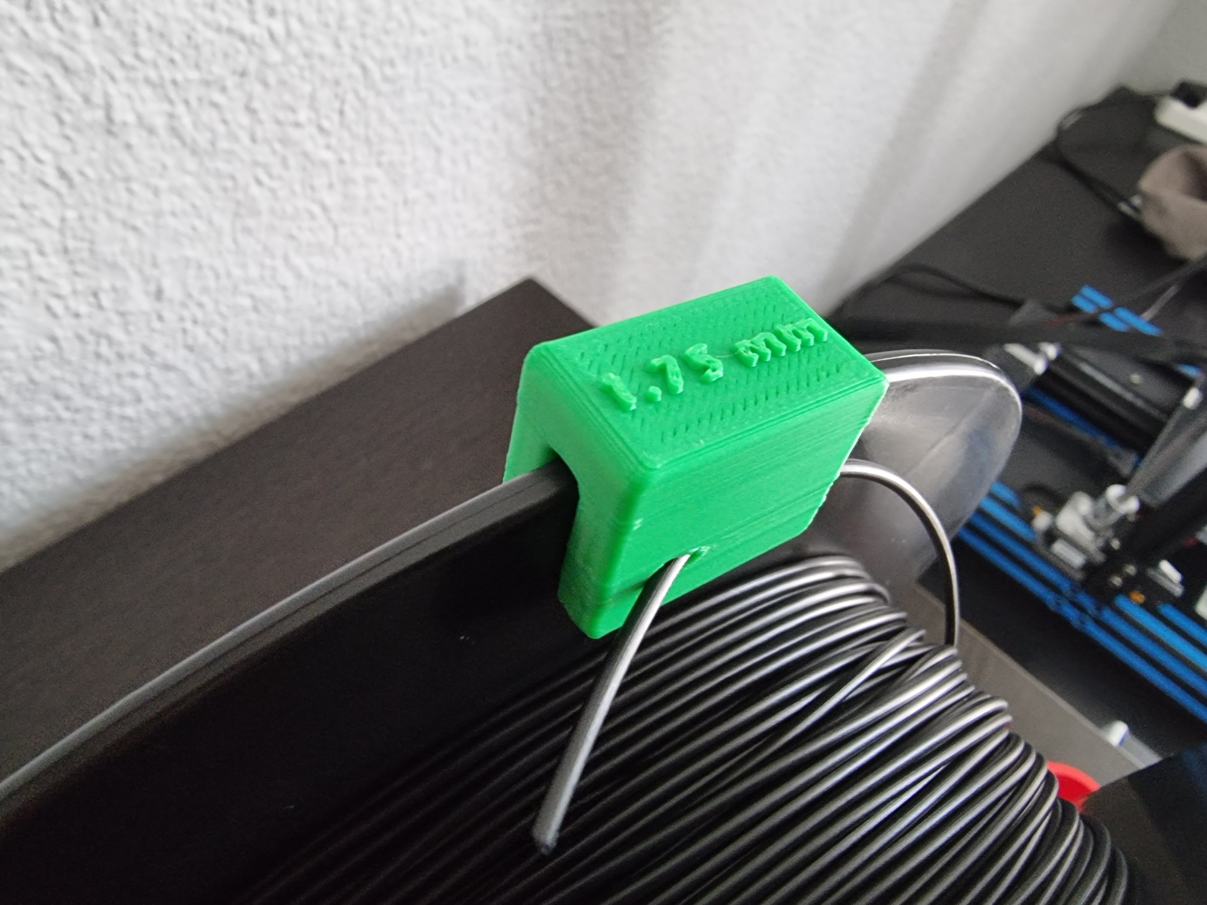 Filament Clip 1.75mm by Adioliquid | Download free STL model ...