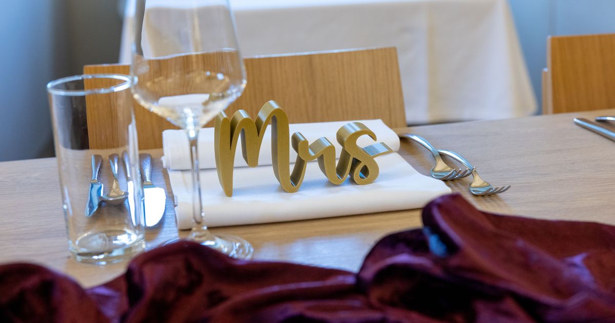 MR & MRS Wedding Table Marker by Formentriebwerk | Download free STL ...