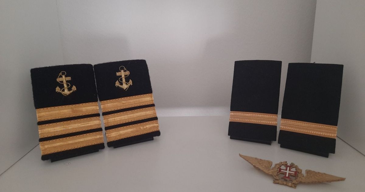 Epaulette Holder by Rasputin | Download free STL model | Printables.com