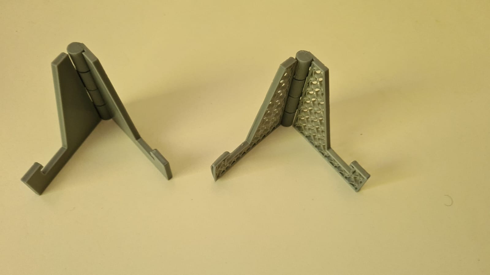 Folding phone stand, OpenSCAD based by YigalB | Download free STL model ...