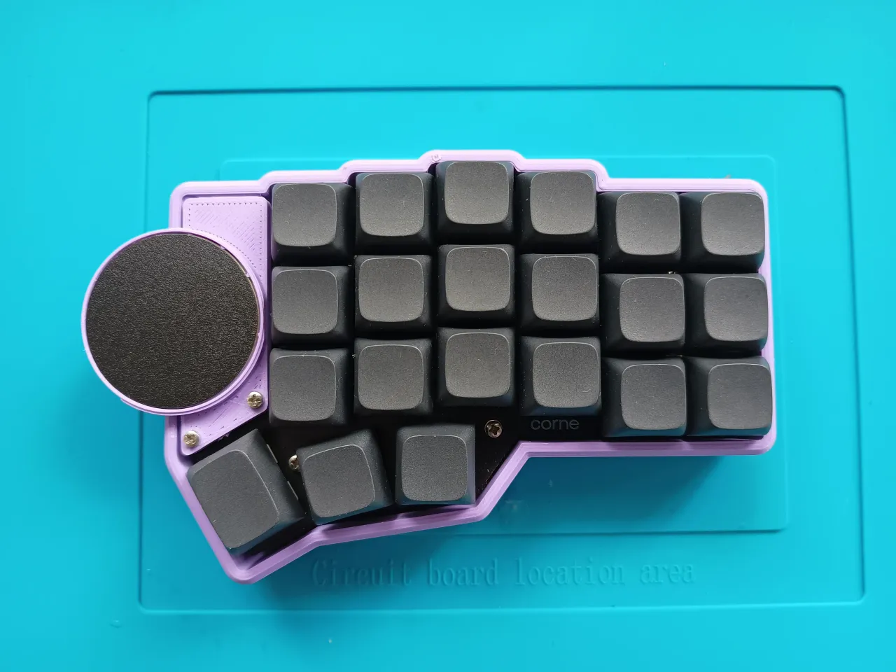 Cirque Trackpad 40mm mount for CRKBD (Corne) by FaLk | Download free ...