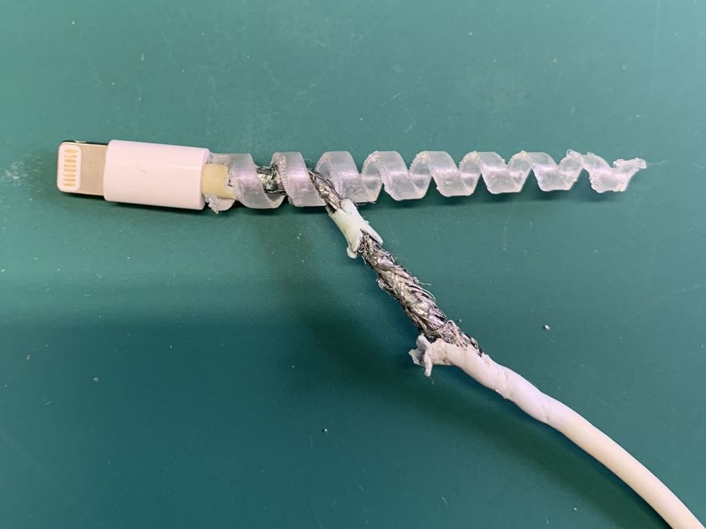 Cable fixer (iPhone, USB, etc) by robertferanec | Download free STL ...