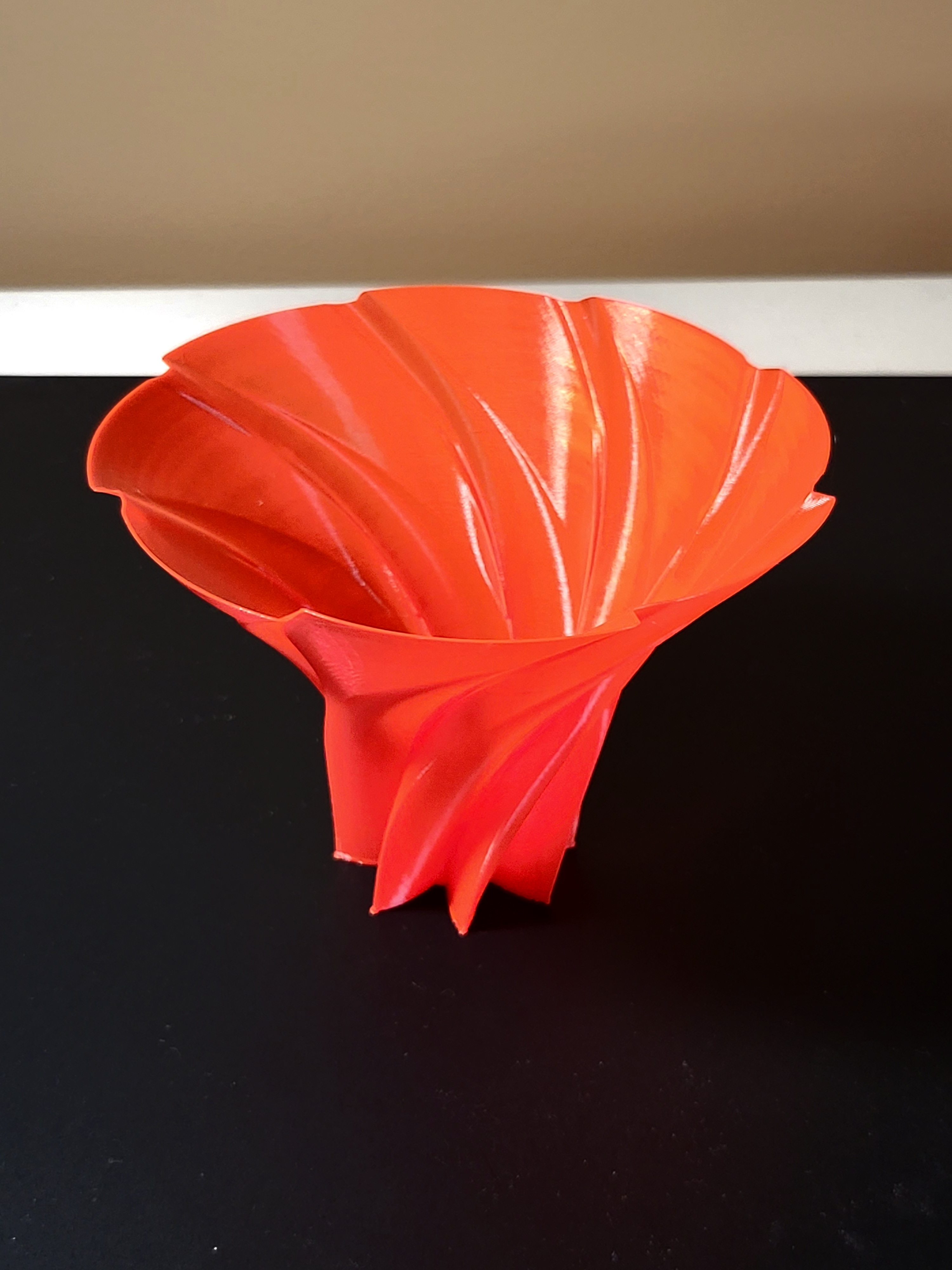 Vase Mode Twister Planter/Vase by LifeBtwnLattes | Download free STL ...