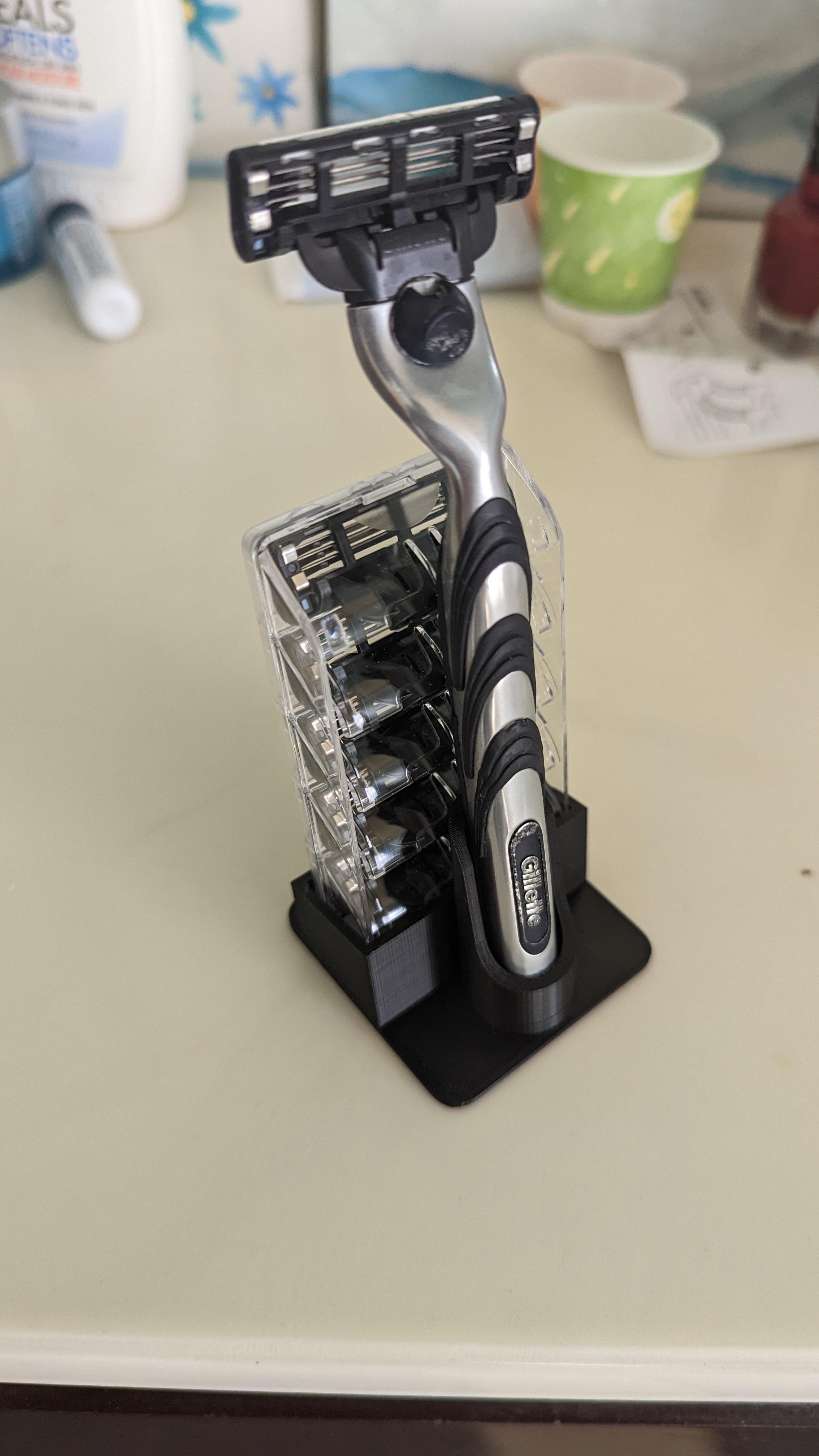 Holder for Gillette razor and blades by eroedig | Download free STL ...