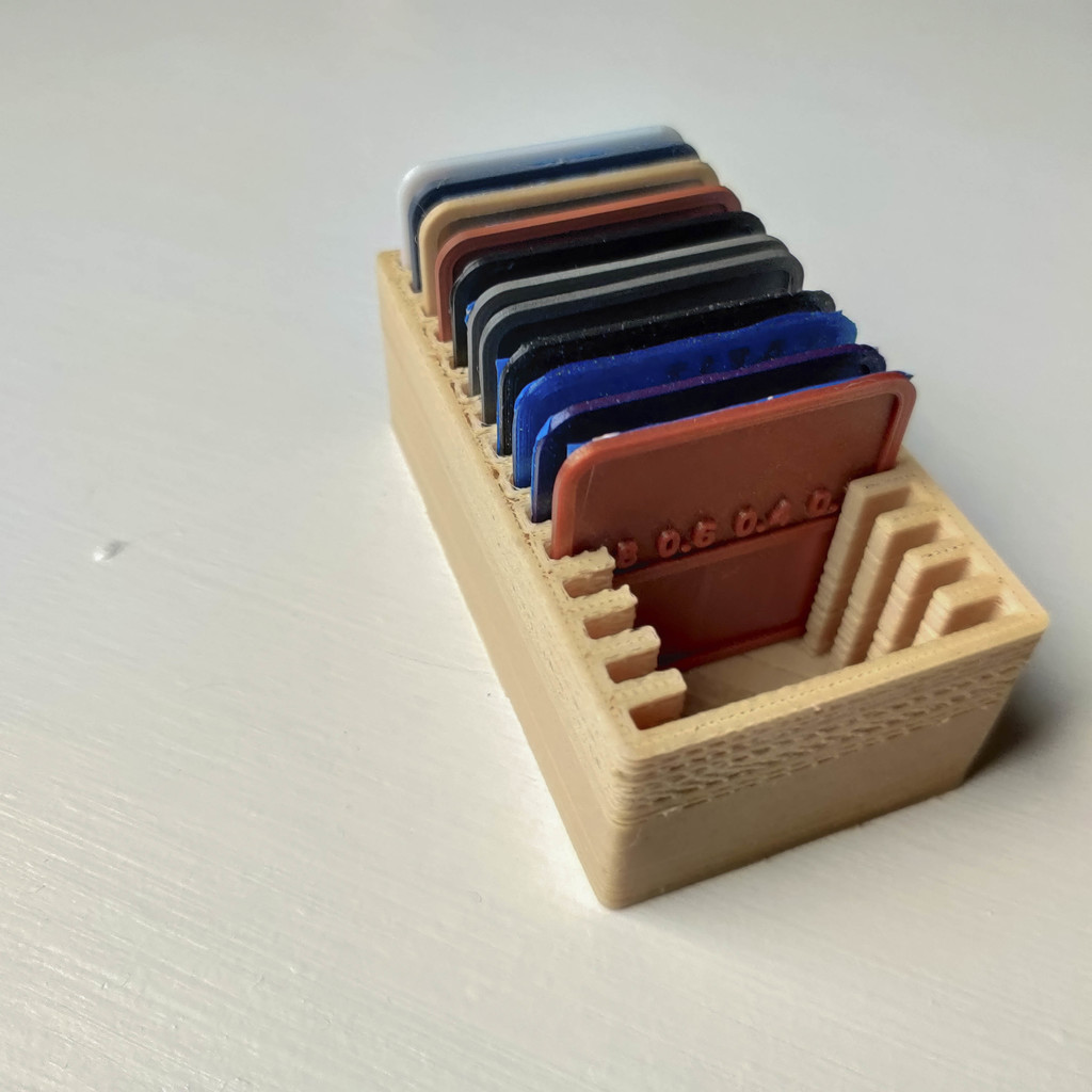 Square Filament Sample Holder by Delicious Designs | Download free STL ...