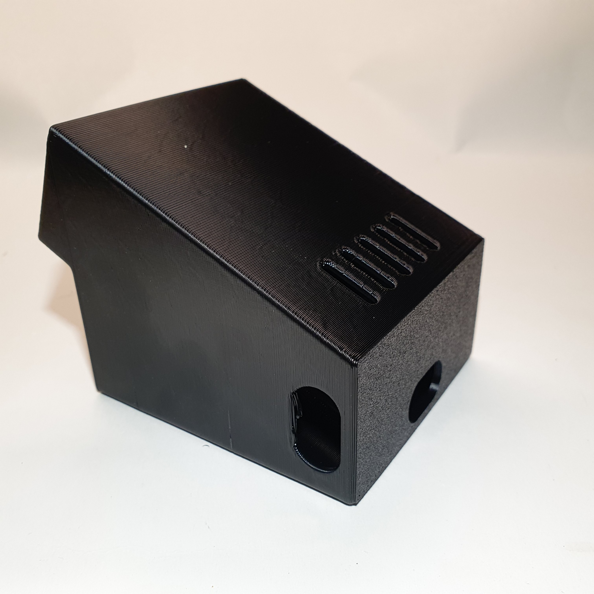 STC-1000 Angeled Case/stand by Kemised | Download free STL model ...