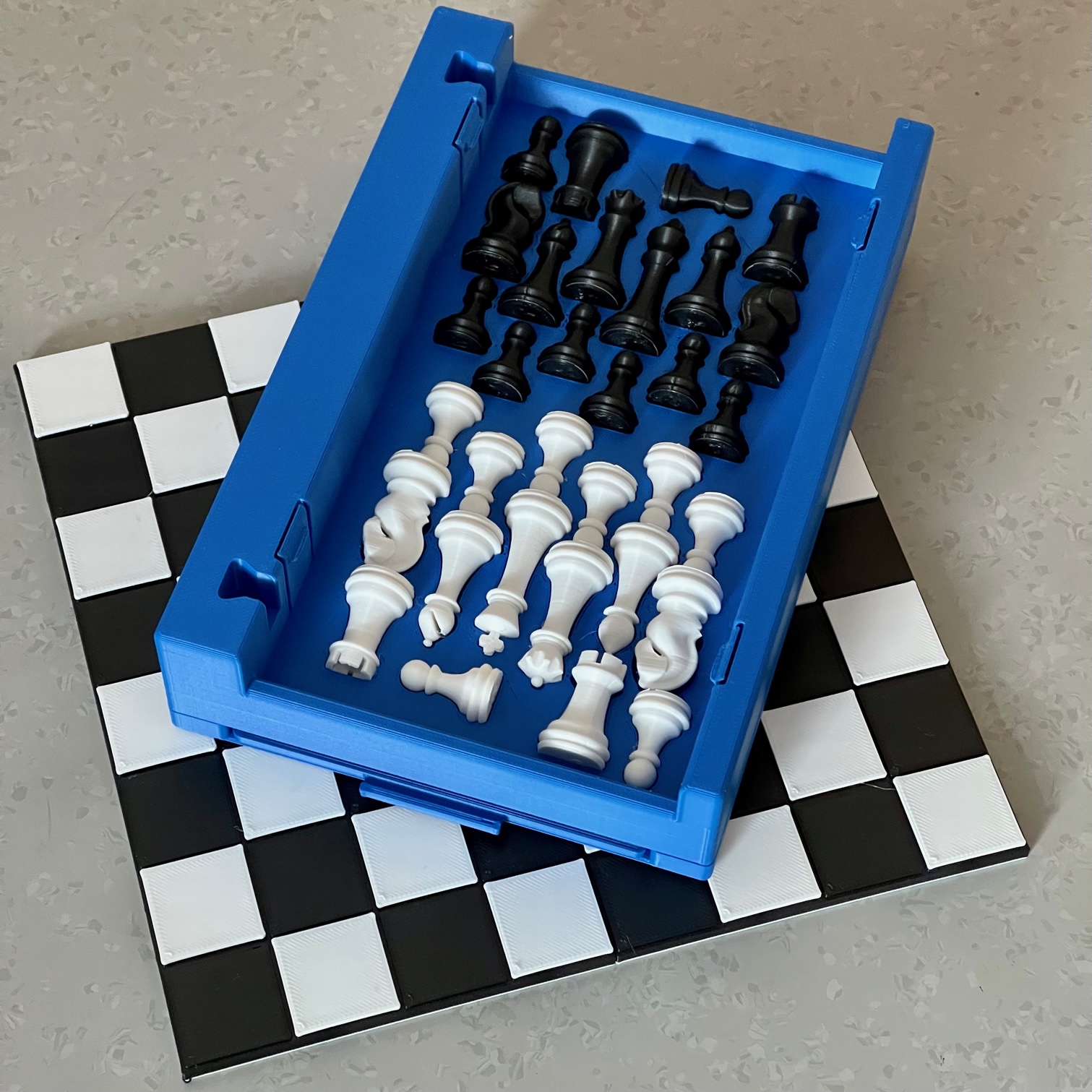 Chess & Checkers travel case (Schach, Dame, Mühle) by vmLOGIC ...