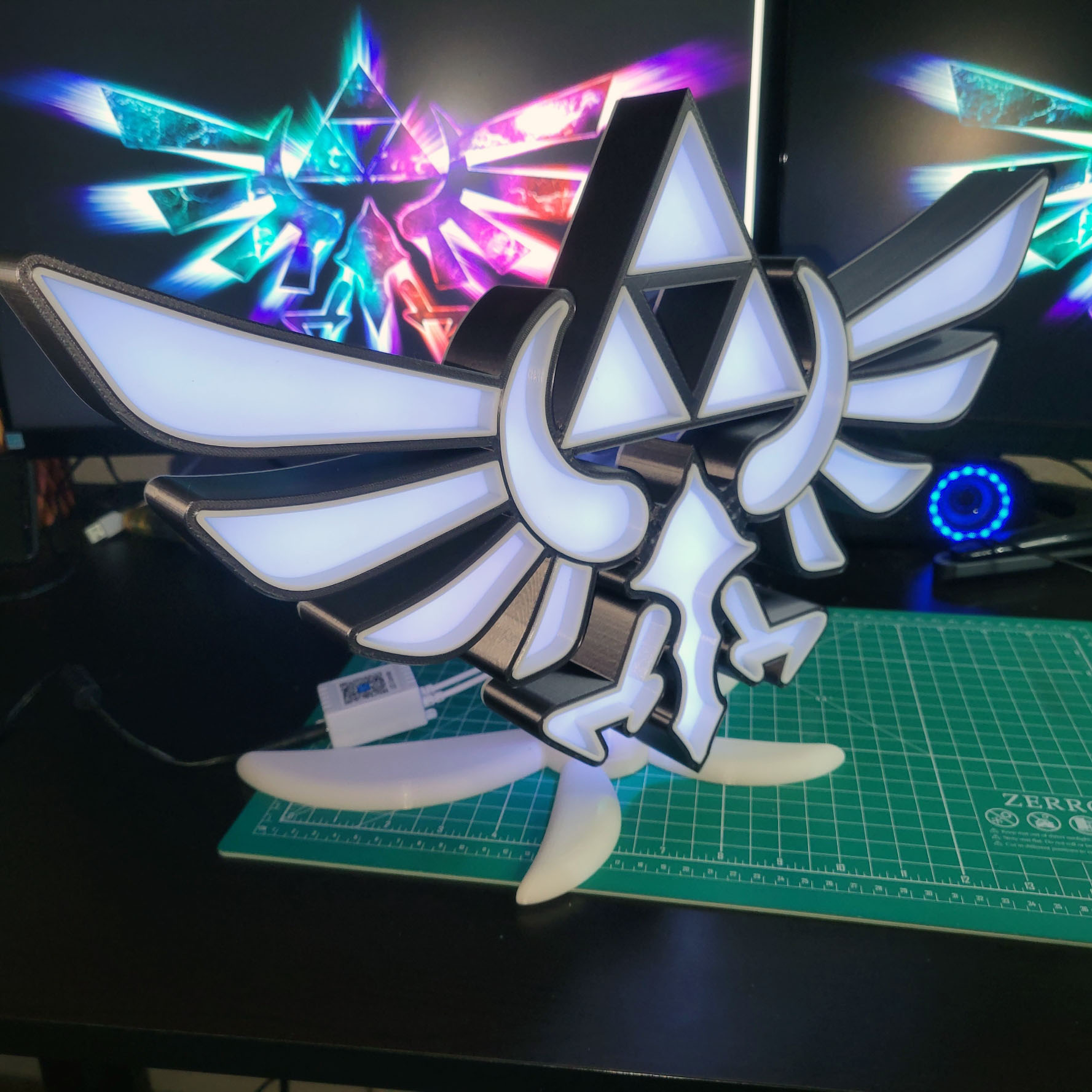 Sheikah Stand for Hyrule Royal Family Crest LED Lamp by CrimsonEidolon ...