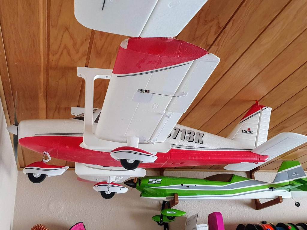 Deckenhalter RC Flugzeuge / RC Plane Holder by Markus Schmidt ...