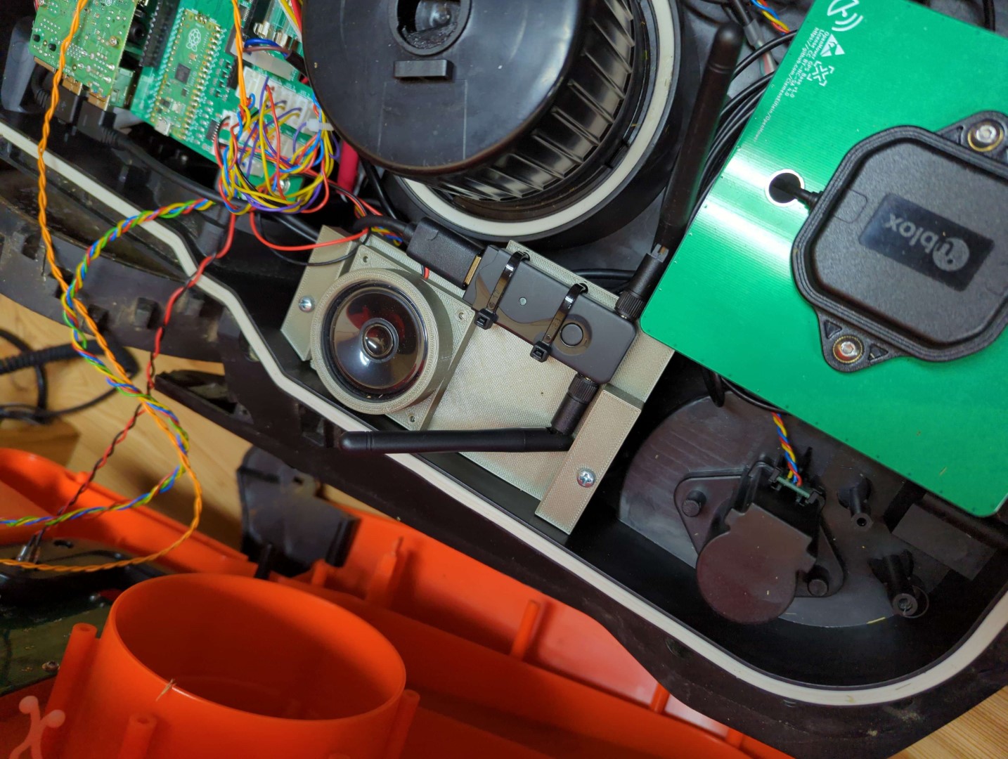 OpenMower WiFi dongle + speaker holder (YardForce Clasic 500) by ...