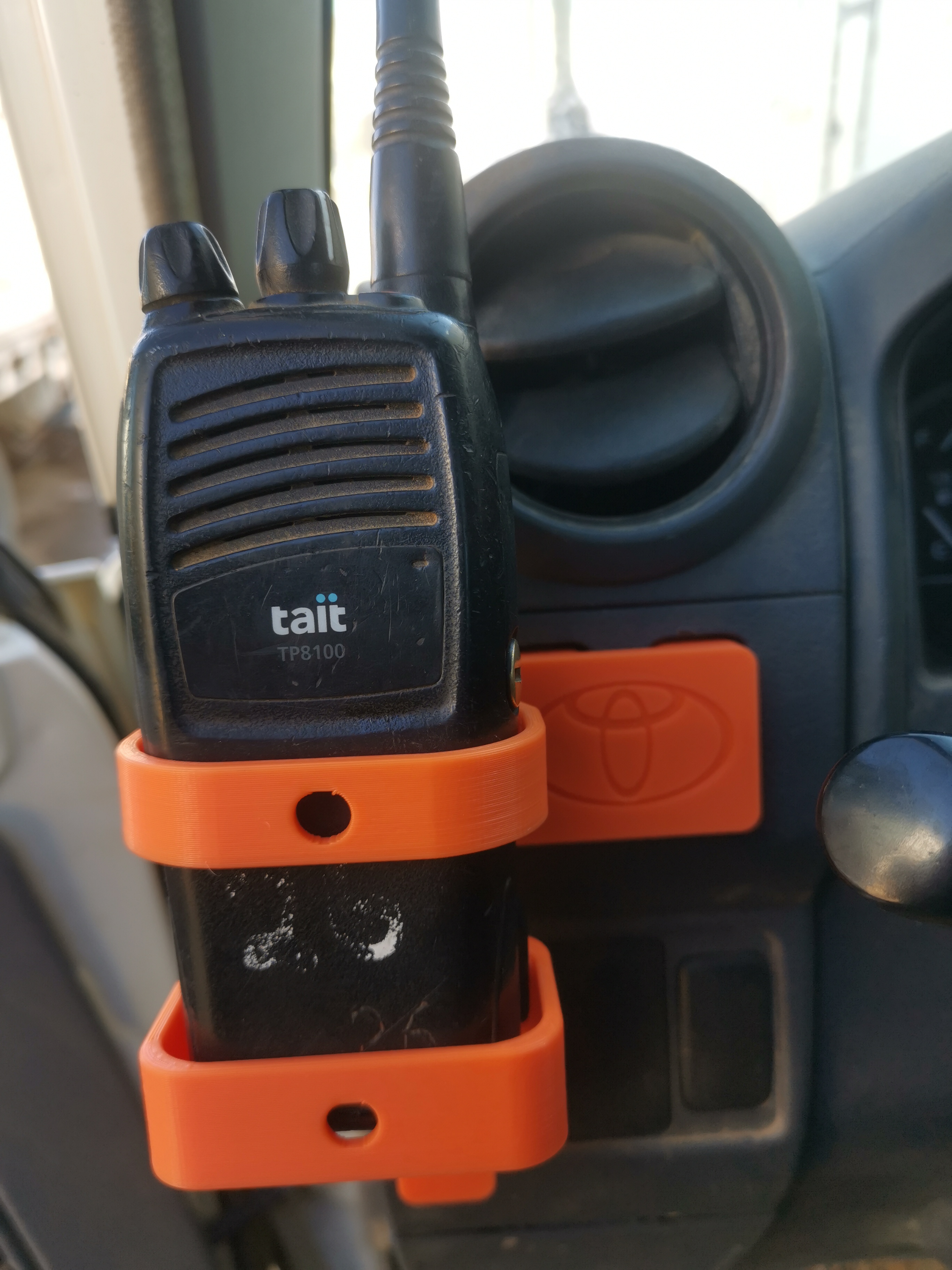 70 series Landcruiser TP8100 Tait radio mount by TJC_3dprinting ...