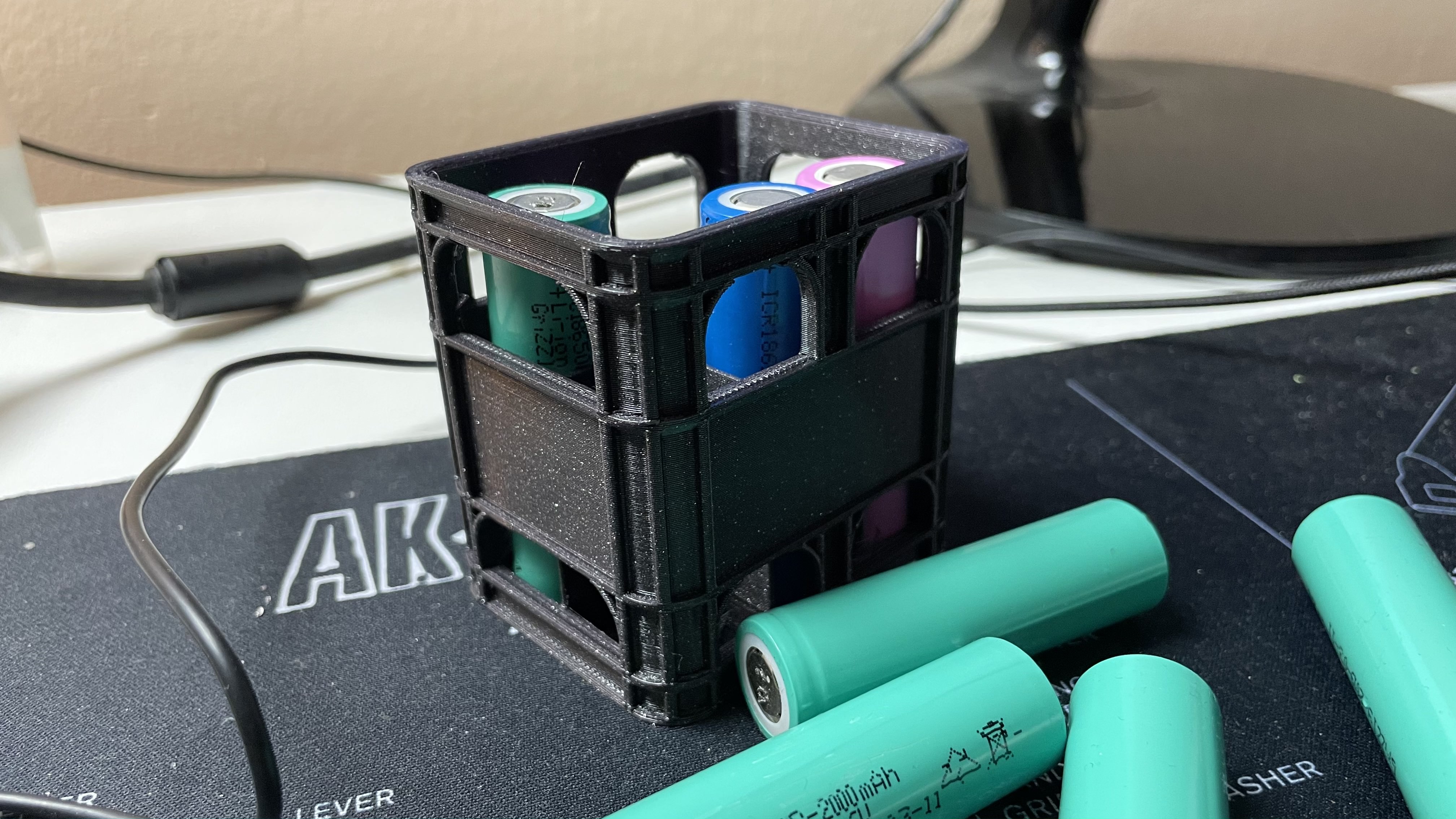 Crate battery holder 18650 by Valentino Hesse | Download free STL model ...