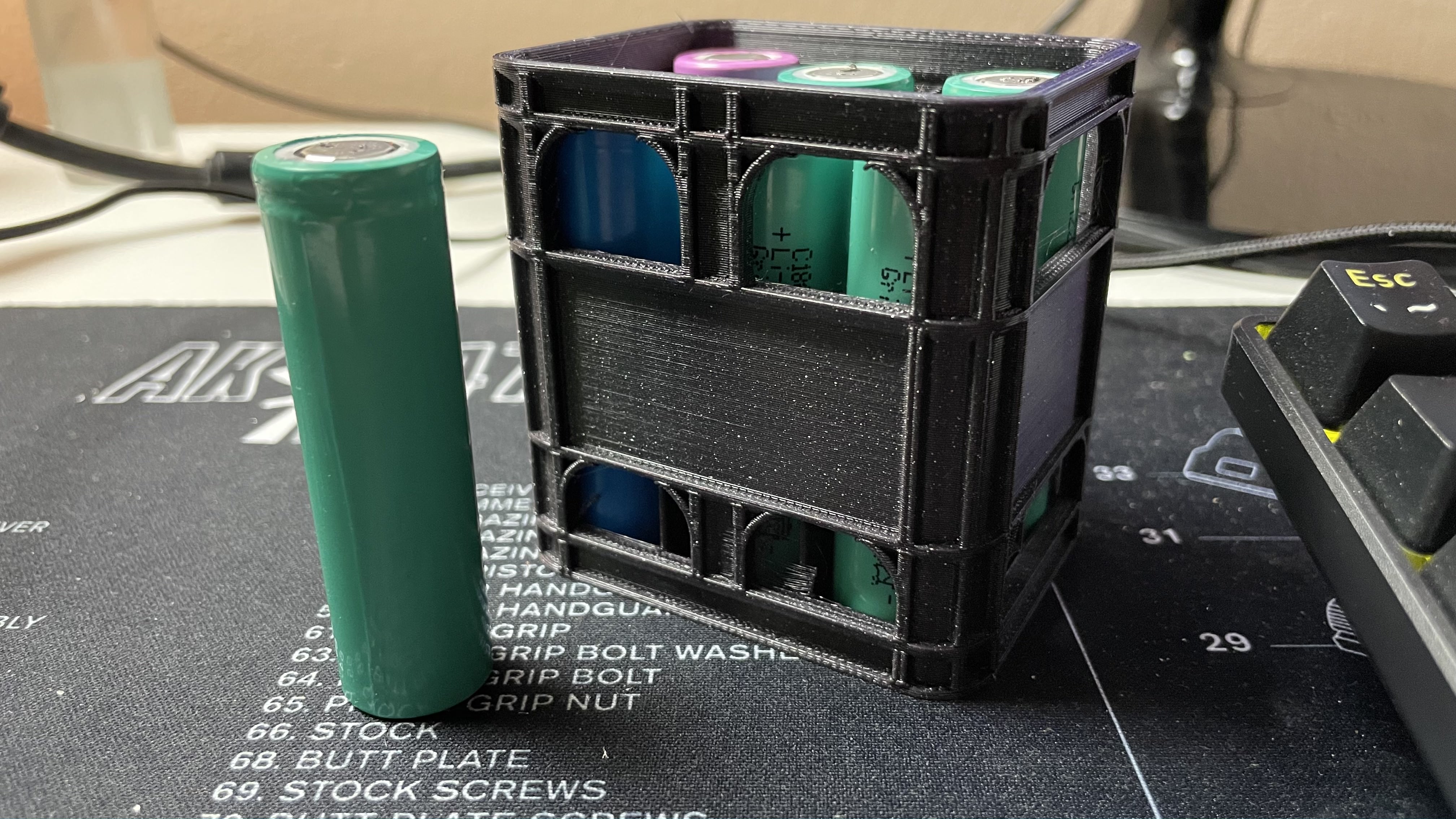 Crate battery holder 18650 by Valentino Hesse | Download free STL model ...