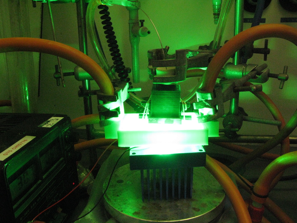 Inert atmosphere microscope slide and cover slide irradiation chambers ...