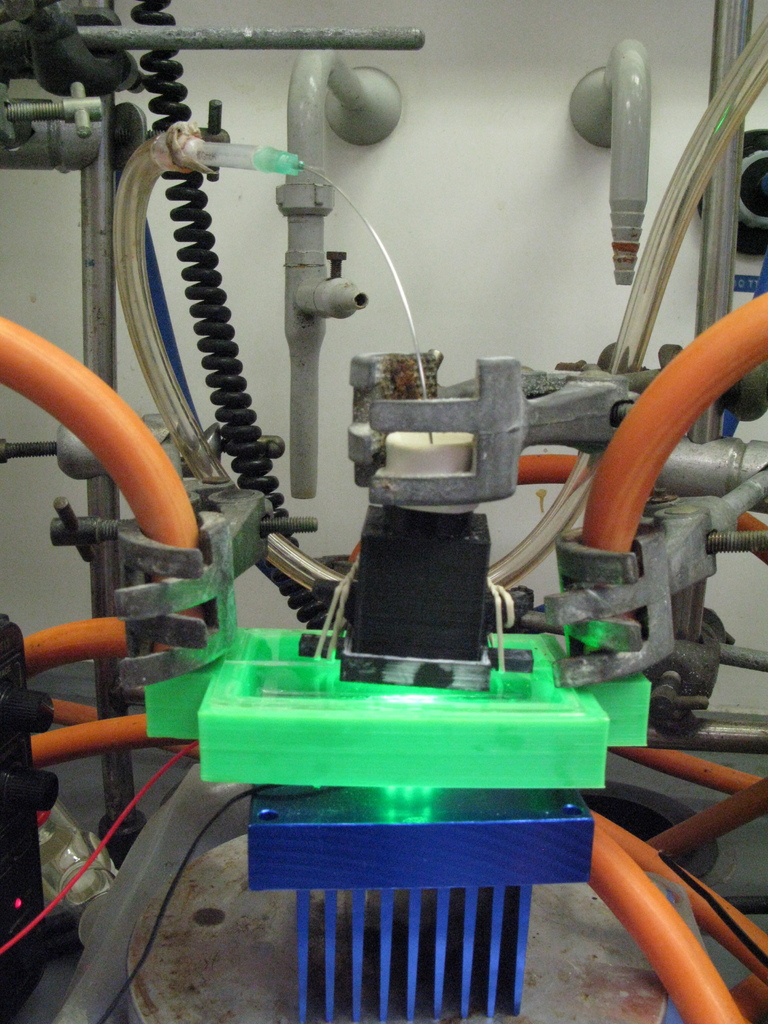 Inert atmosphere microscope slide and cover slide irradiation chambers ...