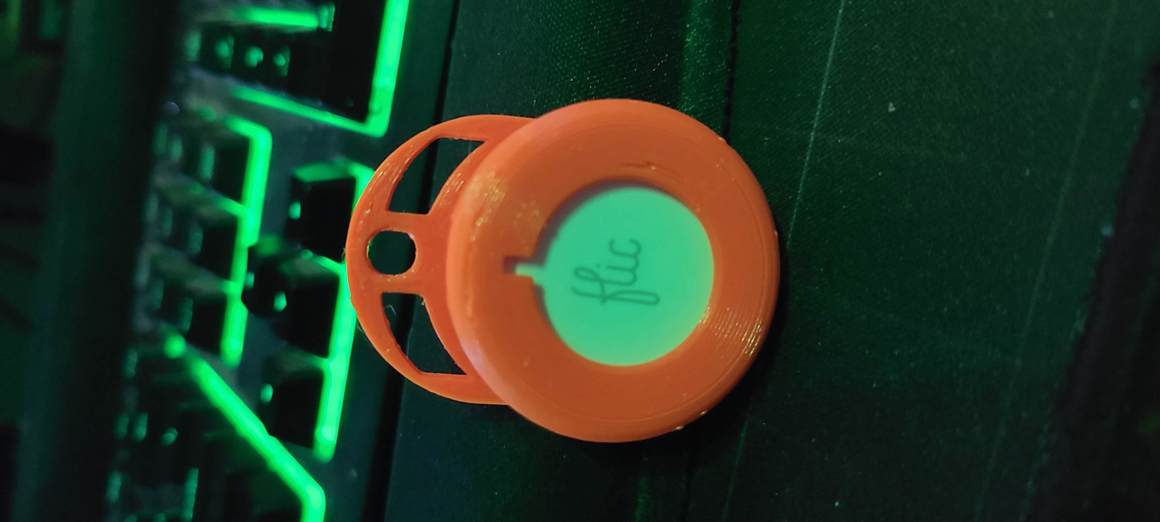Flic 2 Button Keychain & Wallmount by Abandoned | Download free STL ...