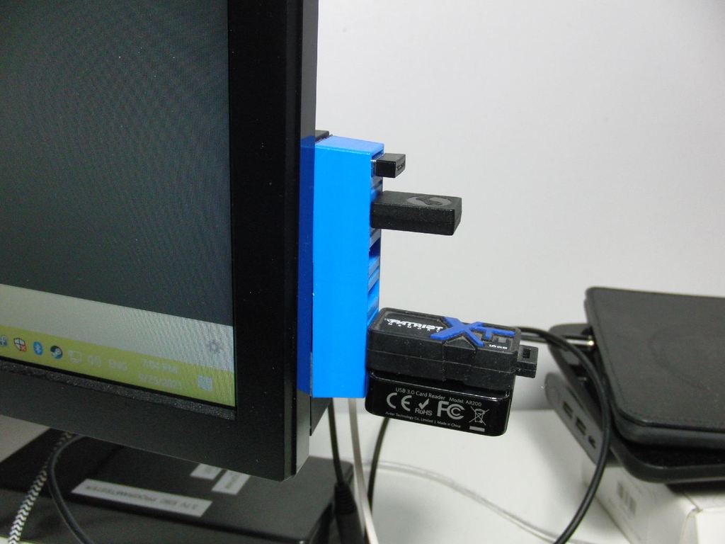 Vertical Mount Friction Fit USB Device Holder (6 Port) by c--b ...