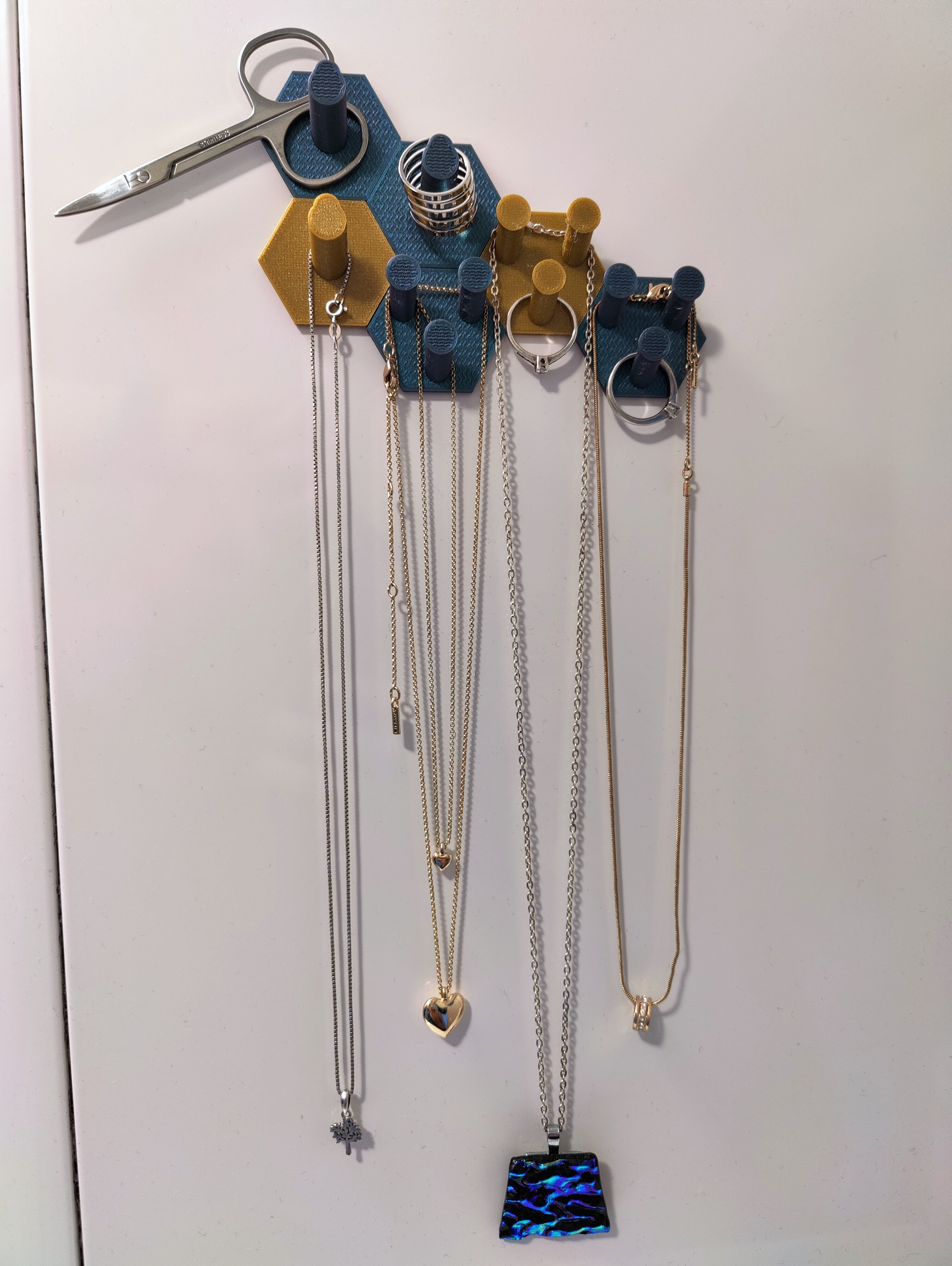 Magnetic hexagonal hooks by oyvindl | Download free STL model ...