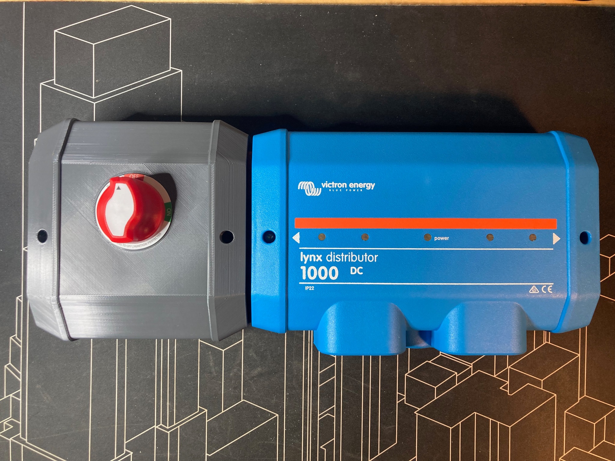 Victron Lynx - Battery Switch + Smart shunt enclosure by RobrechtDR ...