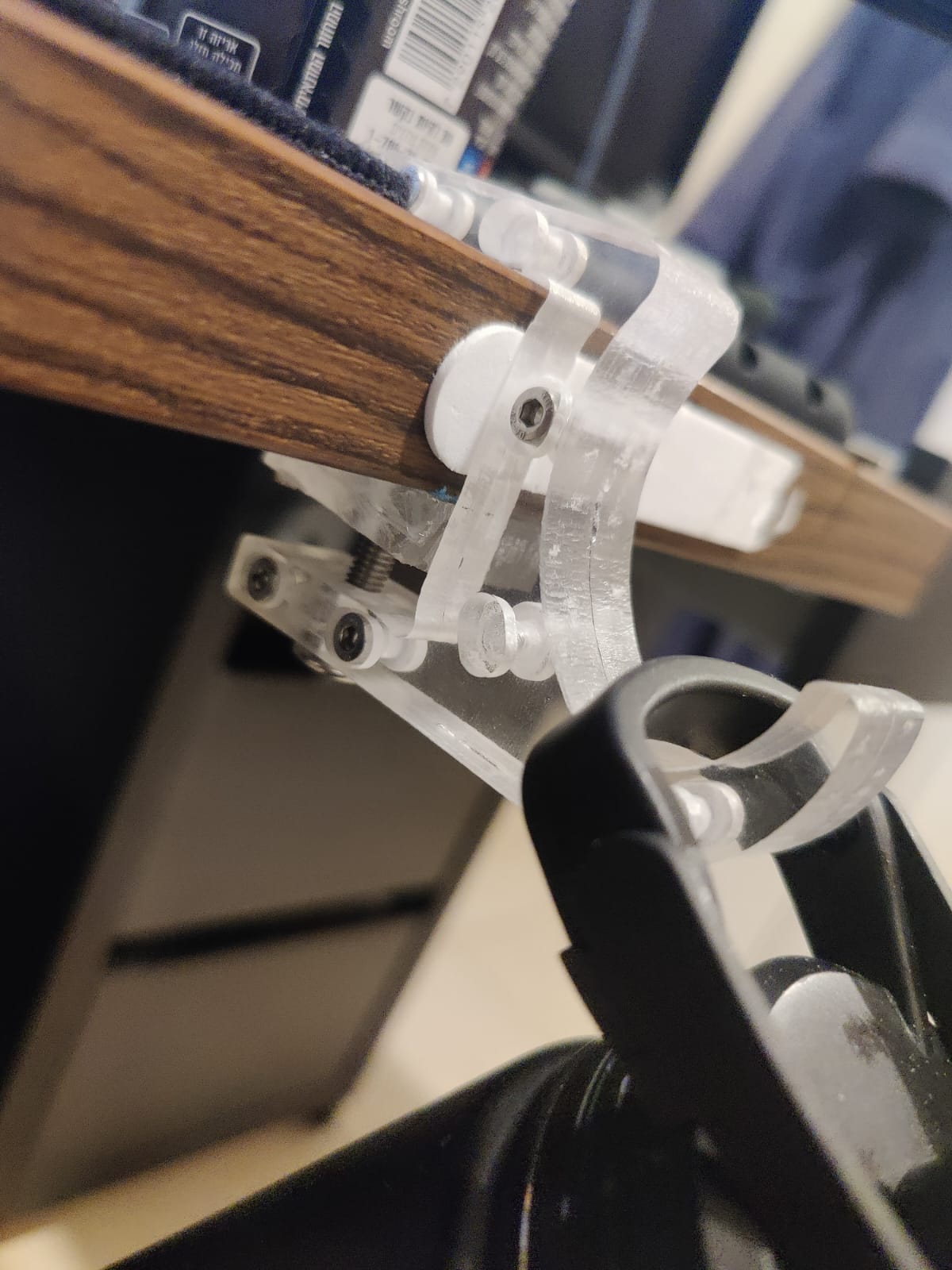 LTT Bottle Desk Holder by YardenSZ | Download free STL model ...