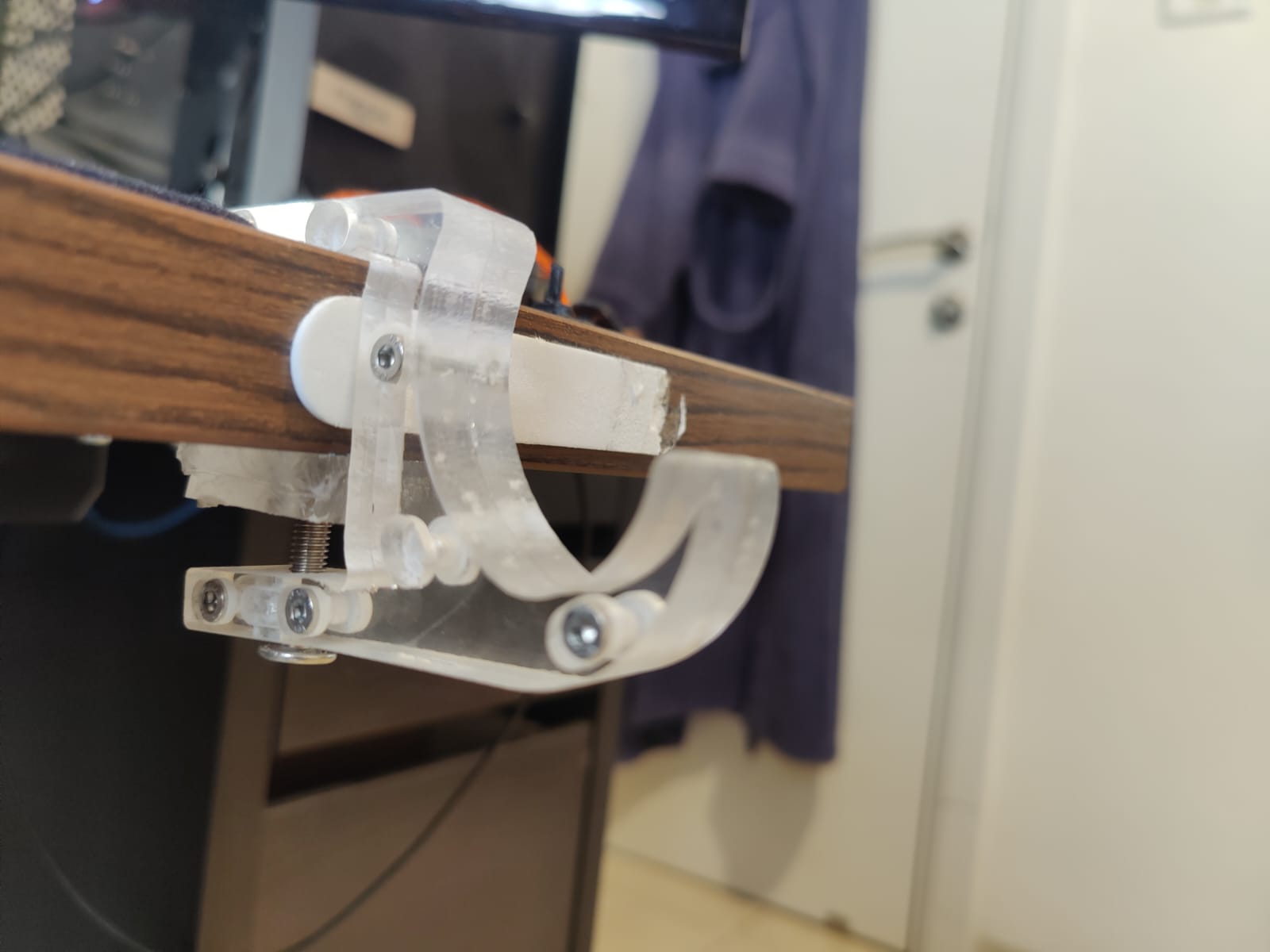 LTT Bottle Desk Holder by YardenSZ | Download free STL model ...