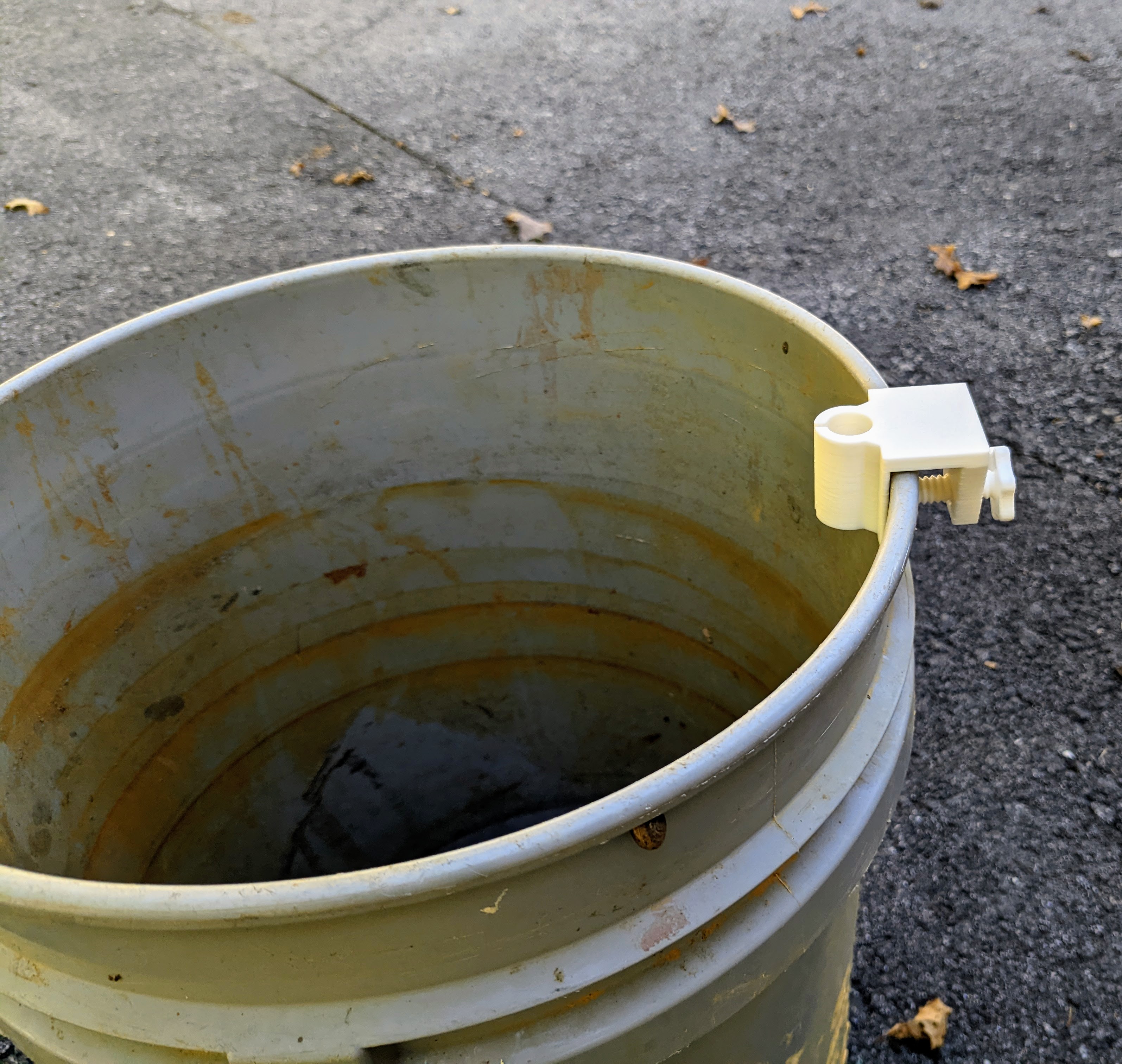 Bucket tube clamp by MortalWombat | Download free STL model ...