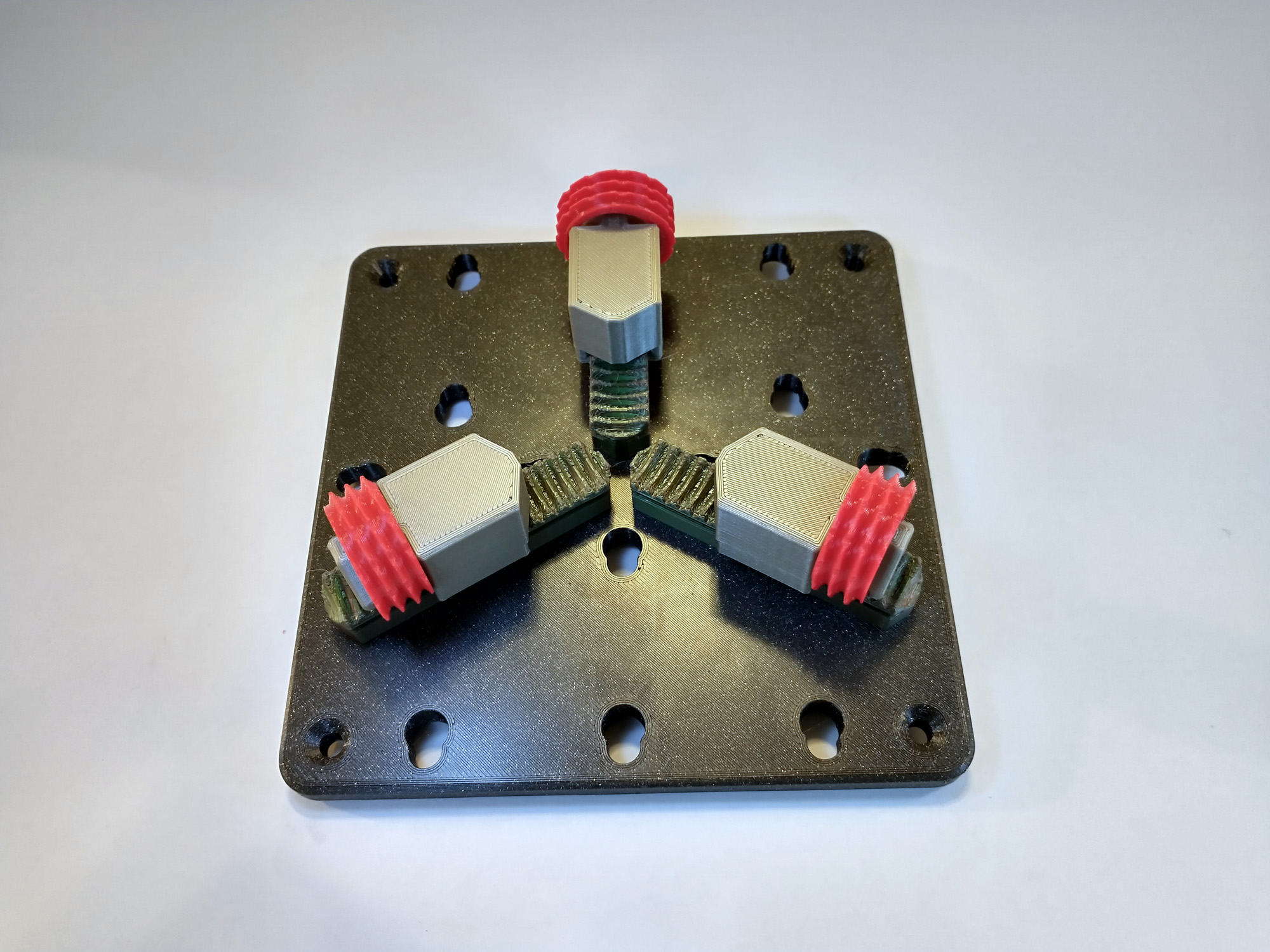 Reconfigurable Multi-jaw Vise by LoboCNC | Download free STL model ...