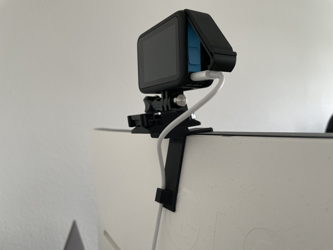 GoPro webcam clip mount for LG monitor by Geklatscht | Download free ...