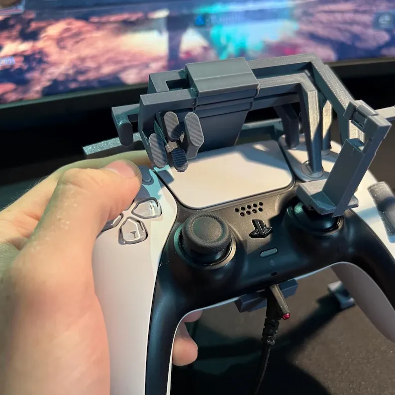 PS5 One-Handed Clip On Adapter by CriticalLayer3D | Download free STL ...