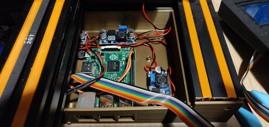 Bigtreetech SKR1.4 + Rasperry Pi 2/3 + 3 LM2596 + Noctua Fan Enclosure ...