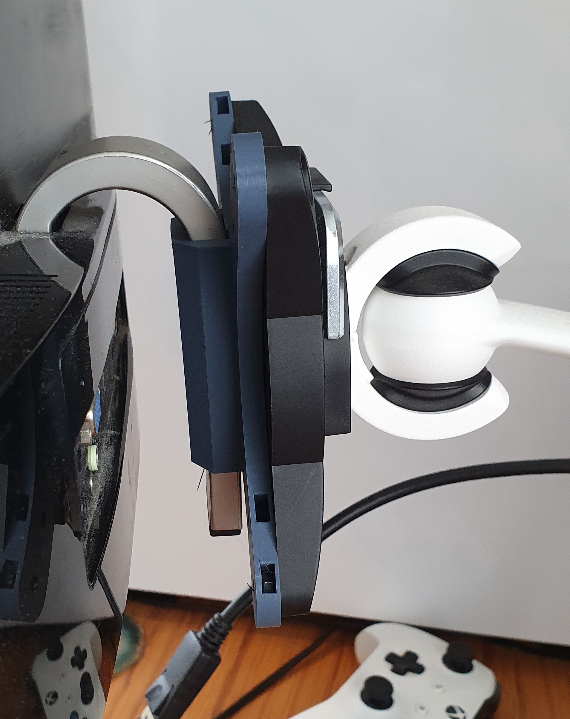 VESA Mount Adapter for AOC Monitors by Gruthius | Download free STL ...