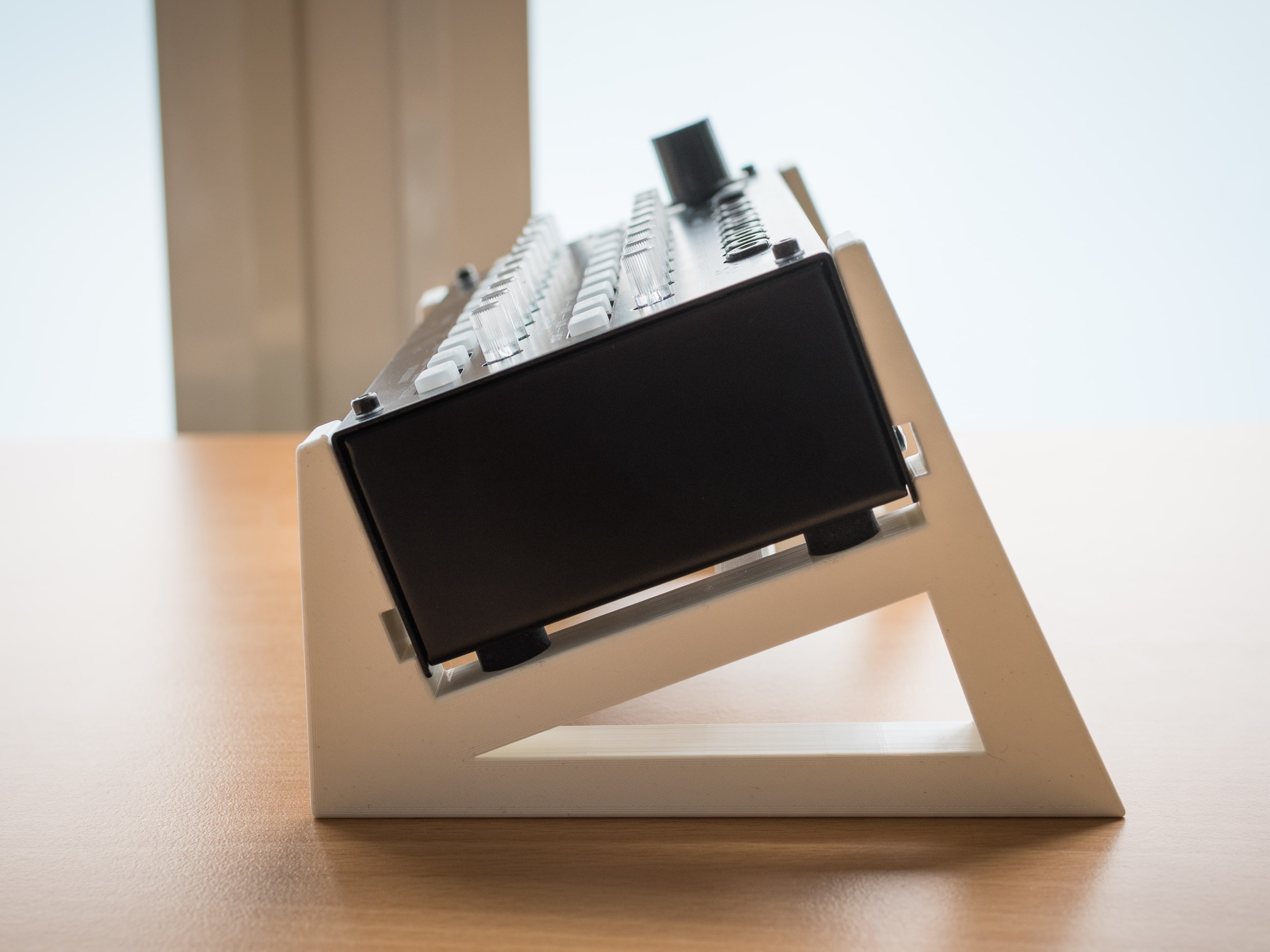 KORG SQ-1 angled stand by David | Download free STL model | Printables.com