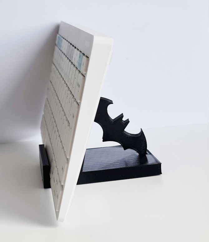 Batman Phone, Keyboard Holder by Ugurulucdesign | Download free STL ...