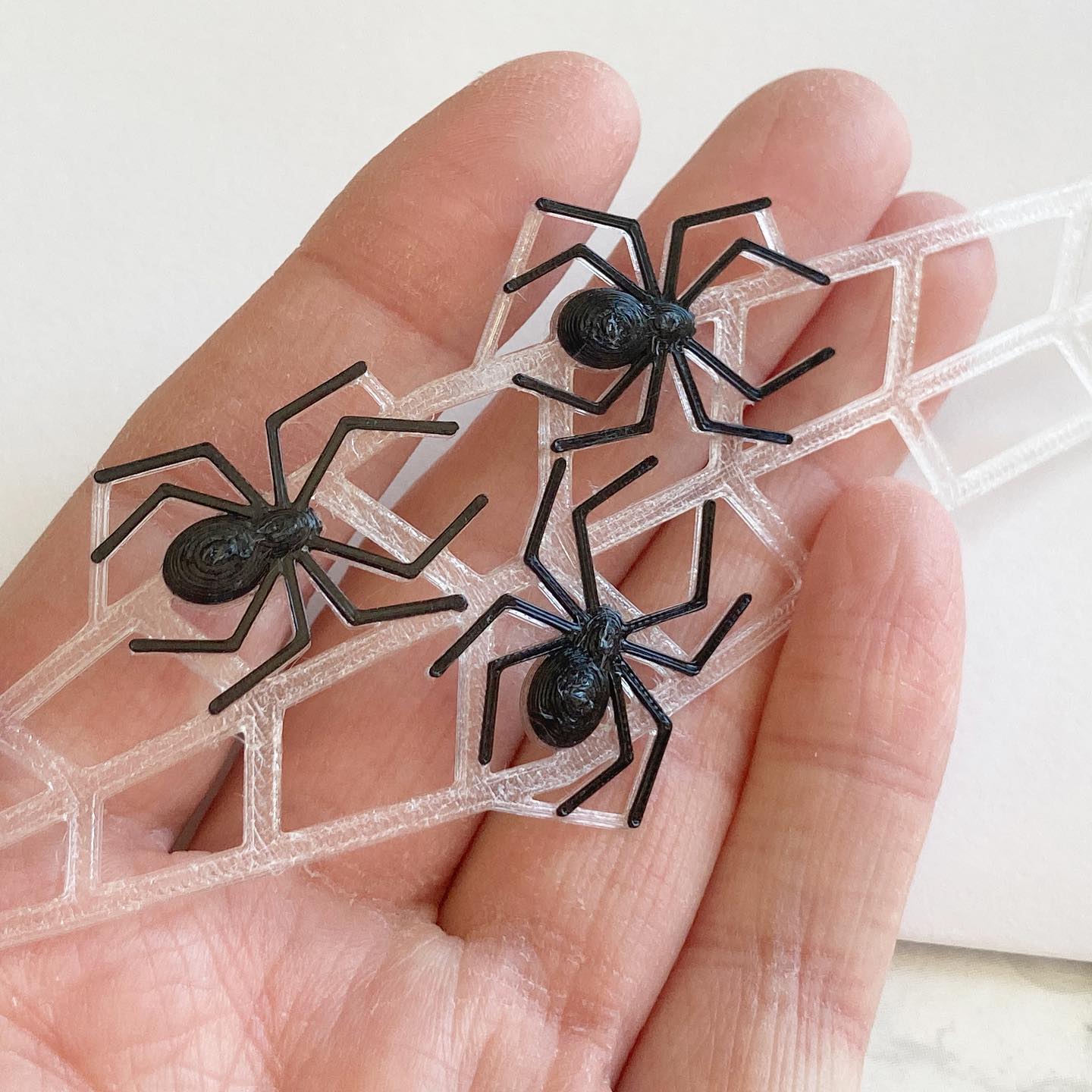 Three Spiders on Web Choker by PenolopyBulnick | Download free STL model | Printables.com