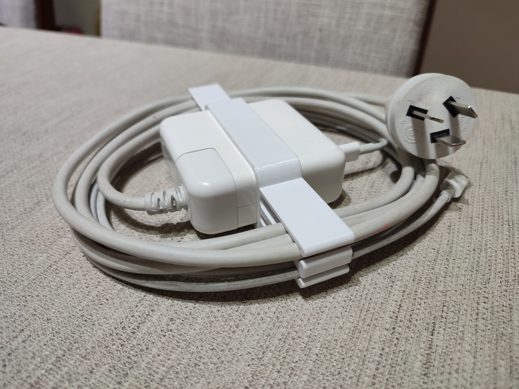 Power cord clip for Apple Mac by fokerman | Download free STL model ...