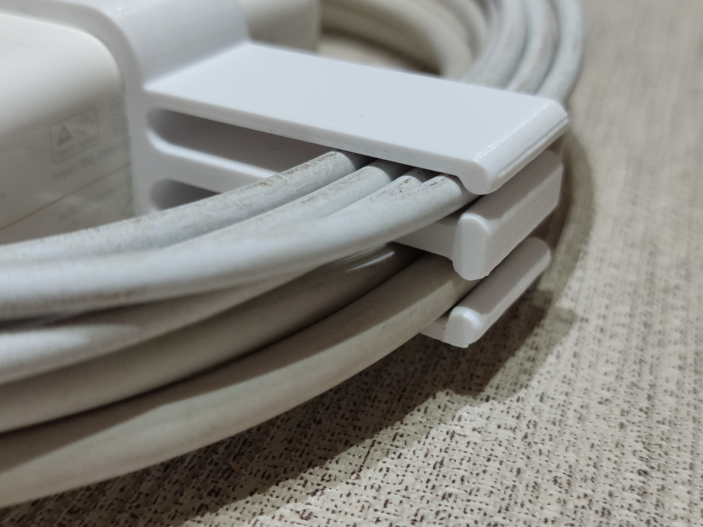 Power cord clip for Apple Mac by fokerman | Download free STL model ...