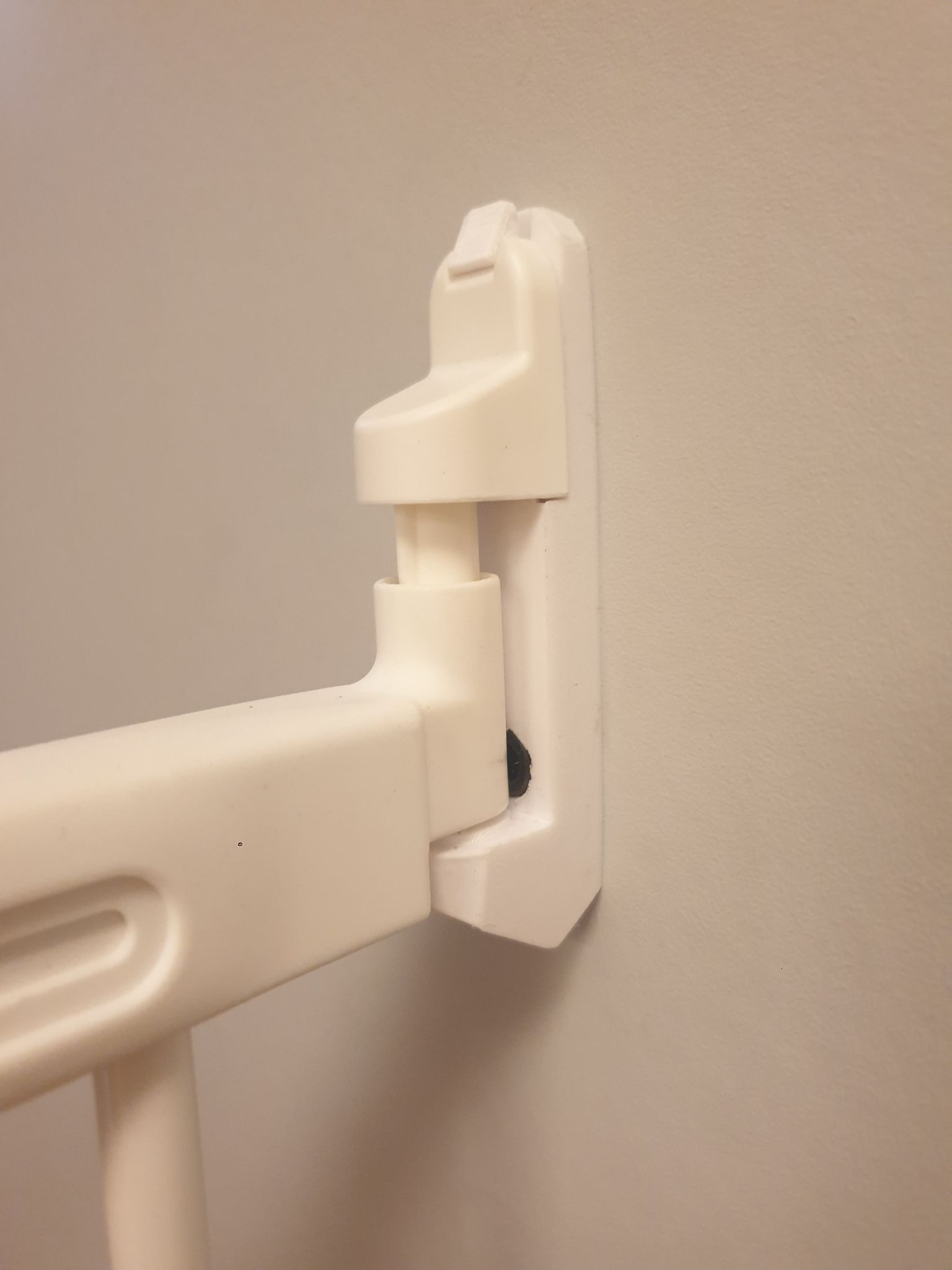 Babygate bracket replacement to fit bigger screwhead by Erik Skarp ...