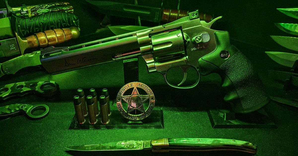 Gun stand - Dan Wesson or similar size revolver by SixtyFourWarrior ...