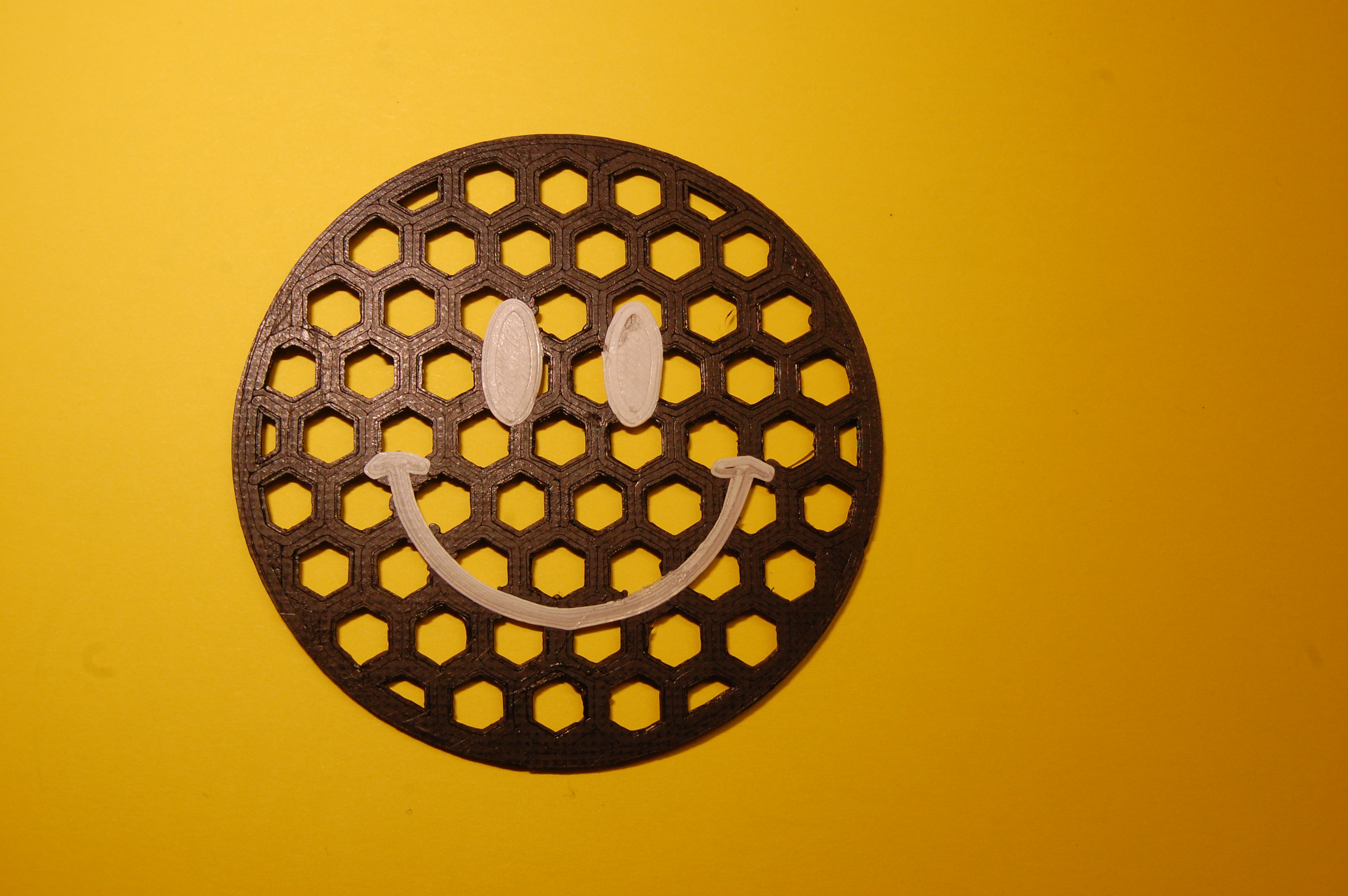 Smile Coaster by 3dprinting.page | Download free STL model | Printables.com