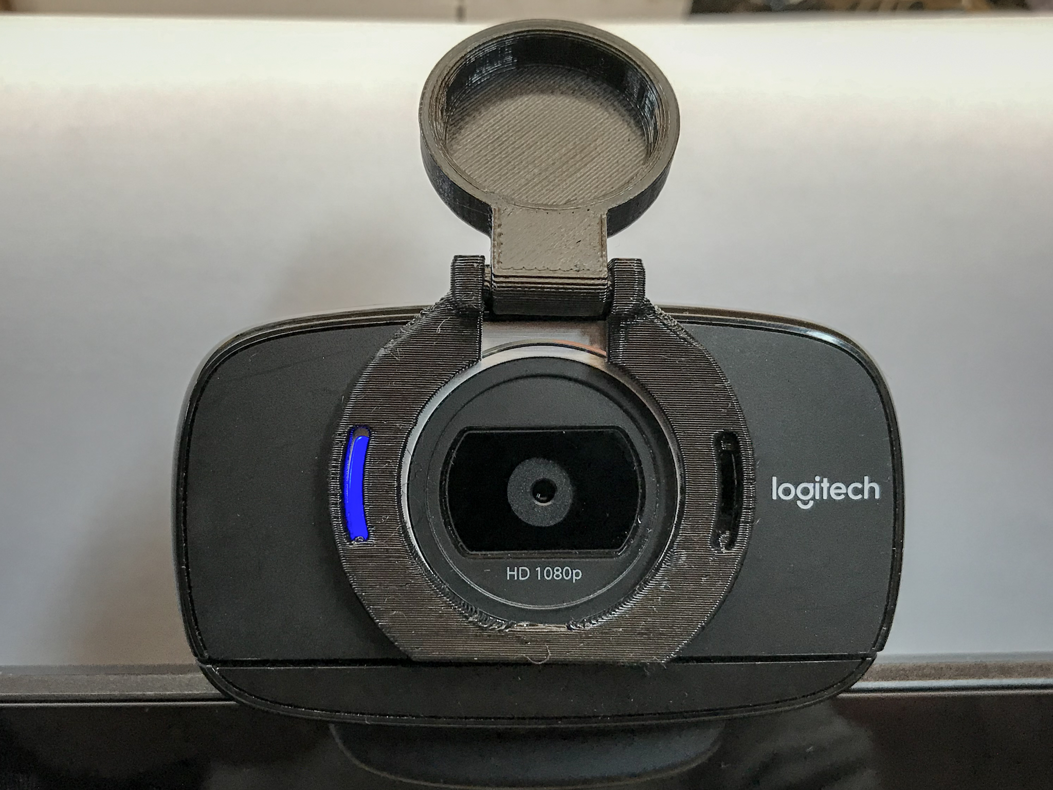 Logitech C615 Webcam Privacy Shutter by fasteddy | Download free STL ...