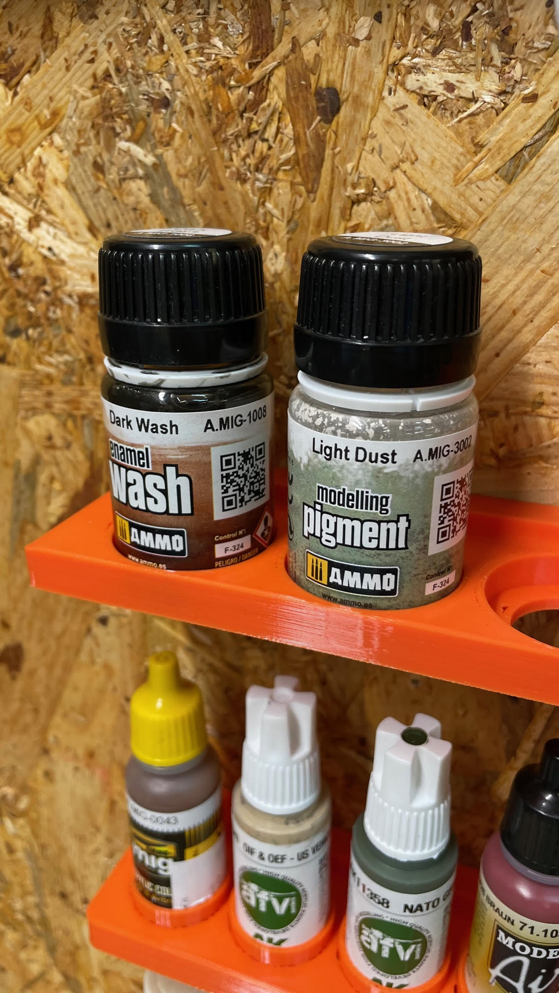 Model paint wall mount holder (Tamiya, AK Interactive, Wash..) von ...