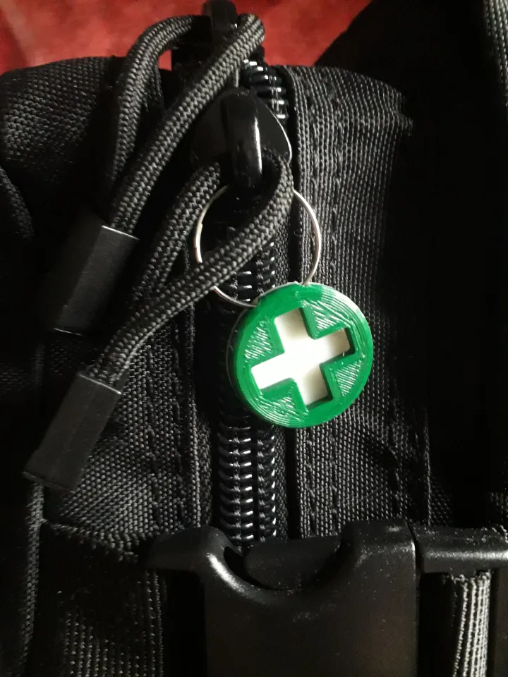 First Aid Symbol Keychain / Zipper Tag by BenjoKazooie | Download free ...