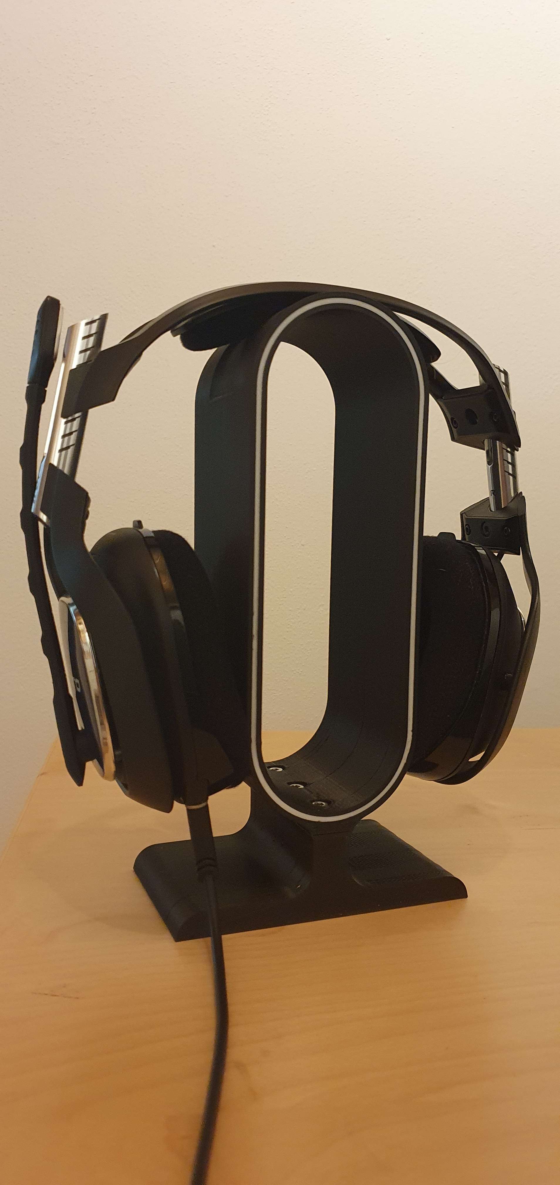 Headset Stand for 200 mm Printer by TheoBr24 | Download free STL model ...